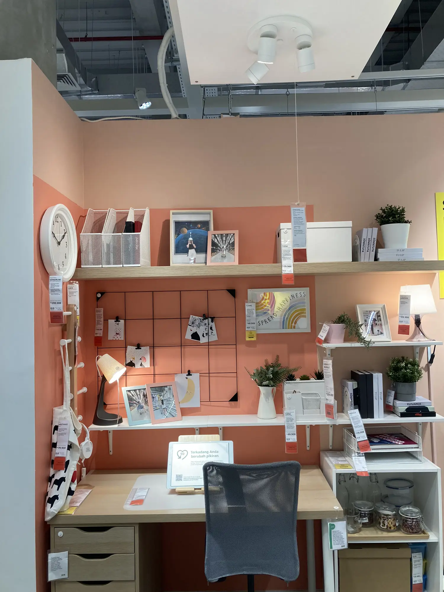 Hangout | แกลเลอรีที่โพสต์โดย Prima Deva | Lemon8