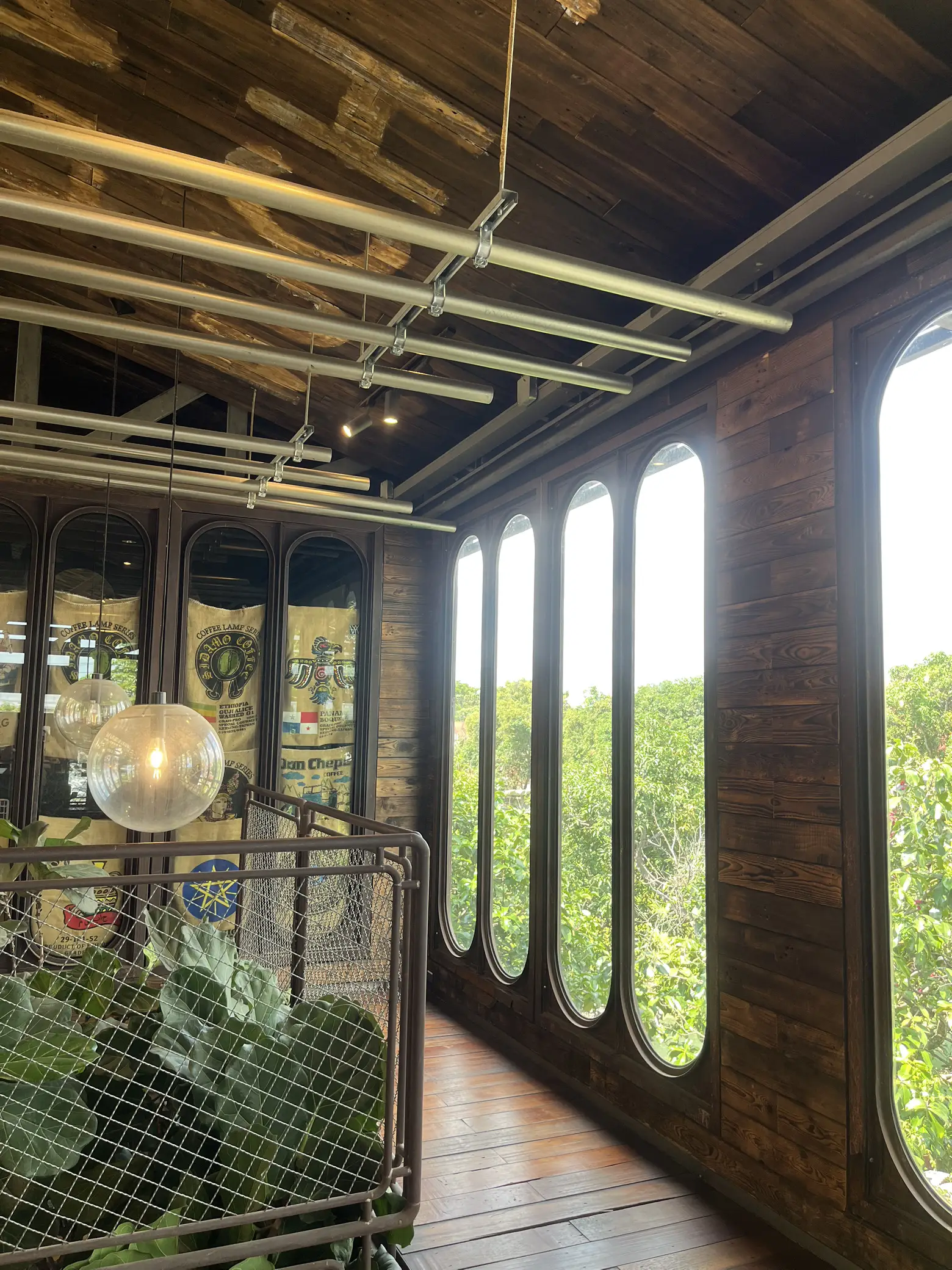 Rolling Rosters คาเฟ่ย่านราชพฤกษ์ | แกลเลอรีที่โพสต์โดย เจ้าแมวจอมรีวิว ...