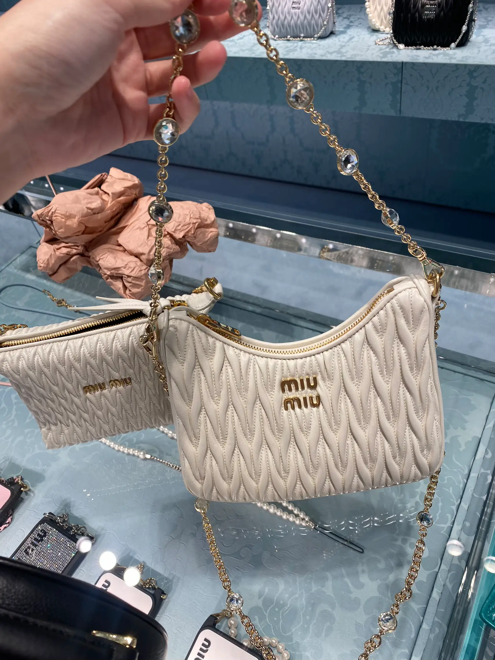 อัพเดทกระเป๋า miu miu 💗🌸 | แกลเลอรีที่โพสต์โดย Kooku | Lemon8