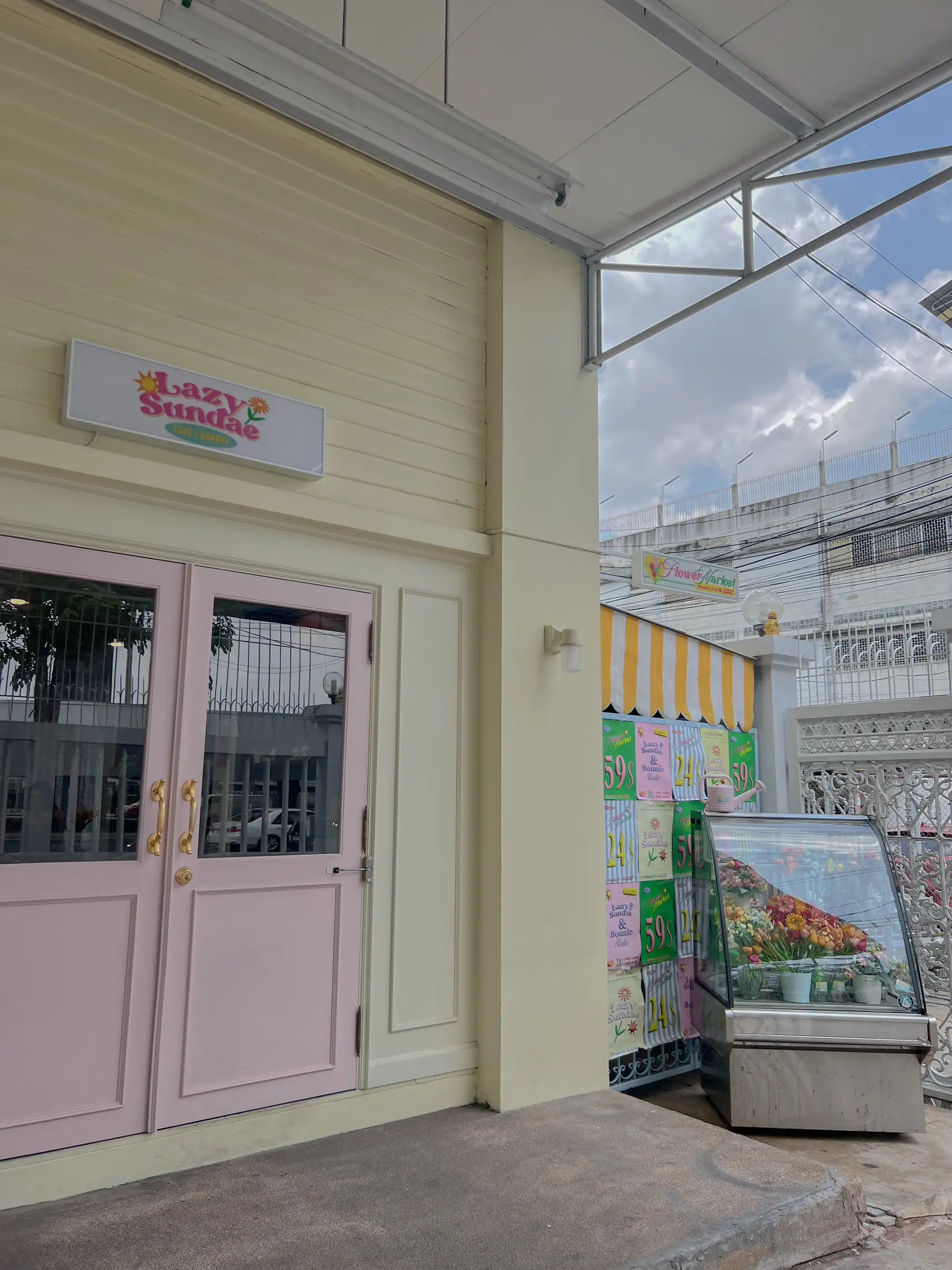 LAZY SUNDAE🍋 คาเฟ่น่ารักใกล้เซ็นทรัลปิ่นเกล้า | แกลเลอรีที่โพสต์โดย ...