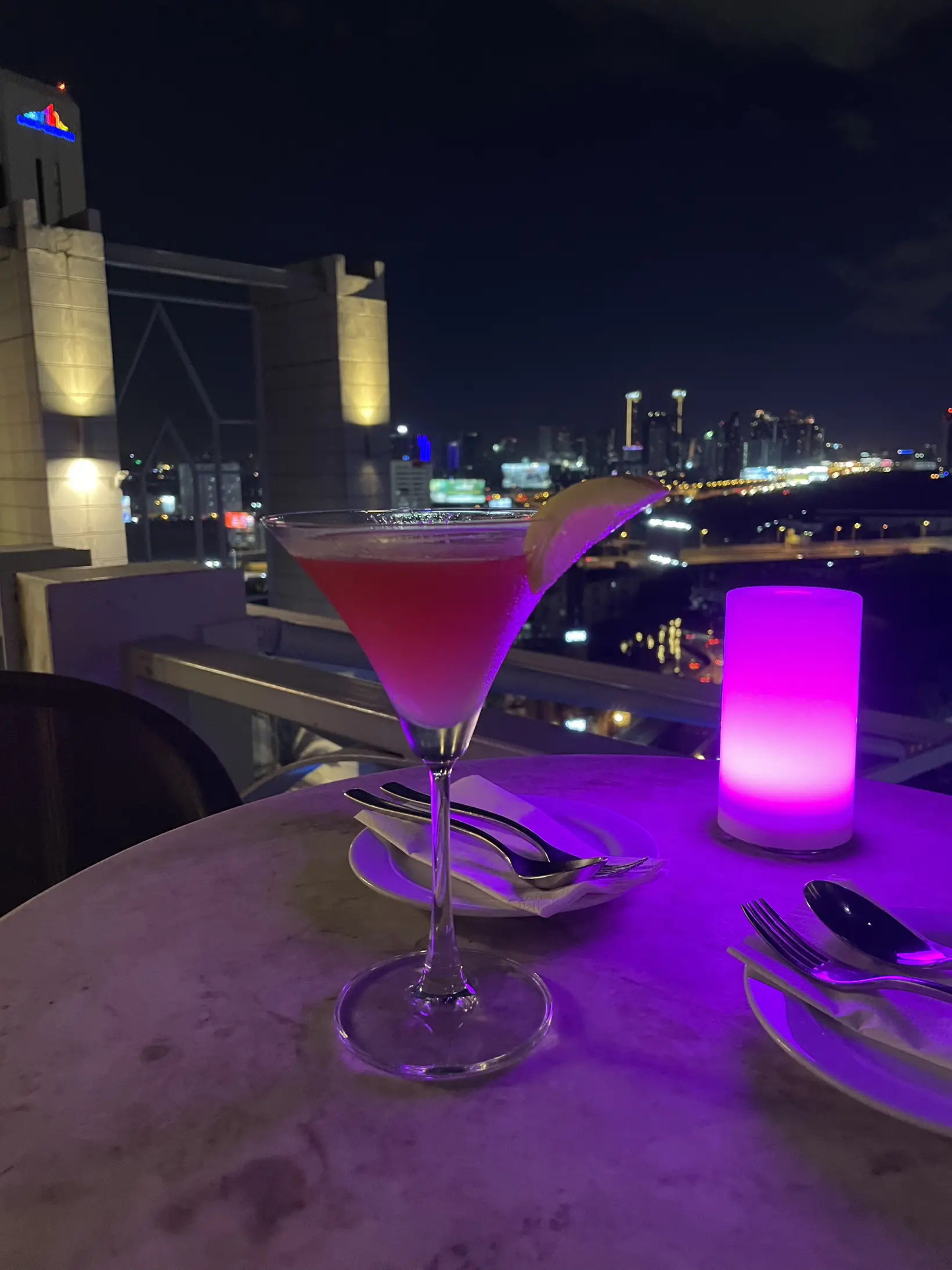 Barracuda Rooftop Bar ที่แฮงค์เอ้าท์บรรยากาศดี วิวปัง 🌃🥂 | แกลเลอรีที่ ...