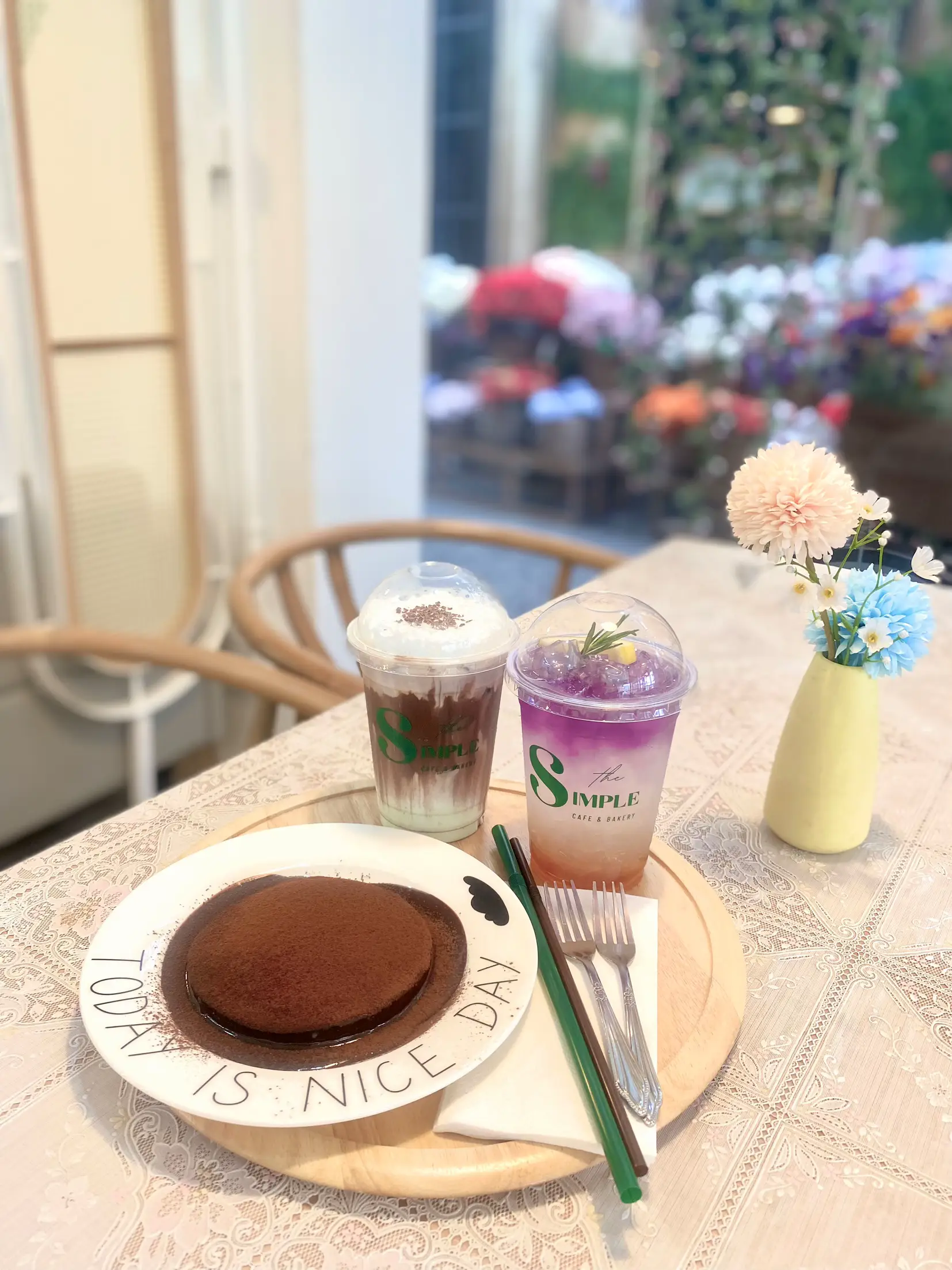 The Simple Cafe & Bakery คาเฟ่ดอกไม้สไตล์ยุโรป | แกลเลอรีที่โพสต์โดย ...