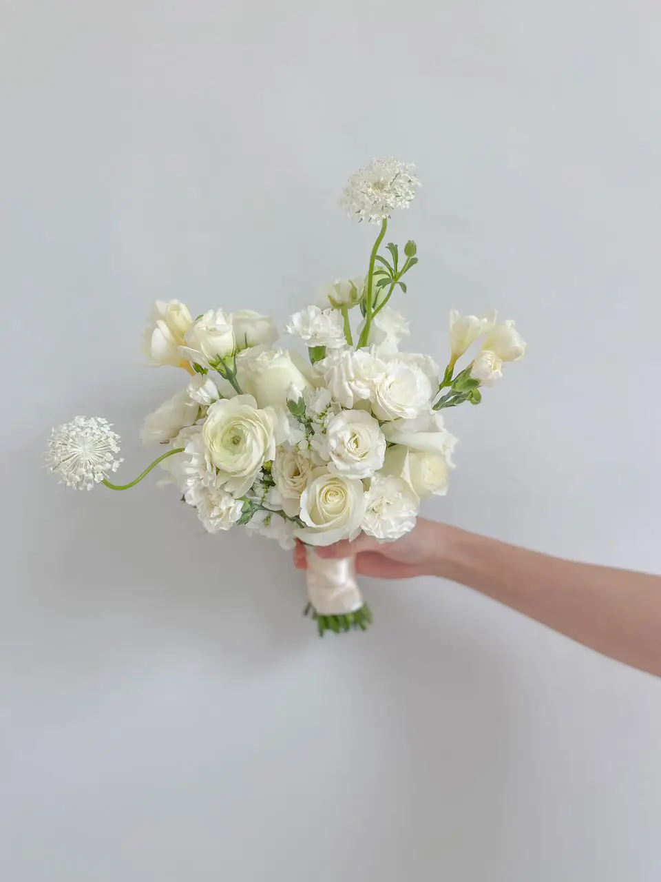 Dreamy Hand Bouquet from HWA.MY 🤍 | แกลเลอรีที่โพสต์โดย 𝓐. ♡ | Lemon8