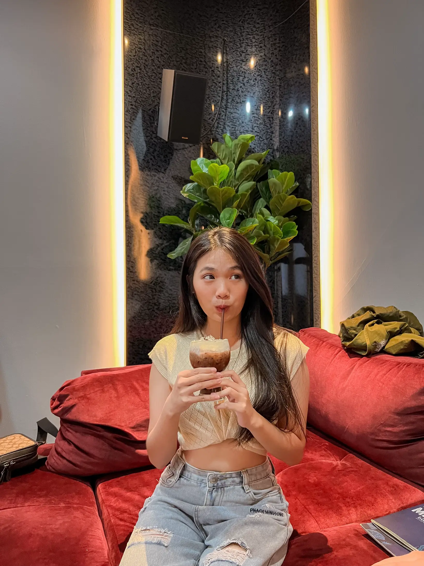 🎵🎤🎉ใครกำลังหาห้องนั่งเล่นเกม ร้องเพลง ดูหนังกับเพื่อน ๆ | แกลเลอรีที่โพสต์โดย P_mind.d | Lemon8