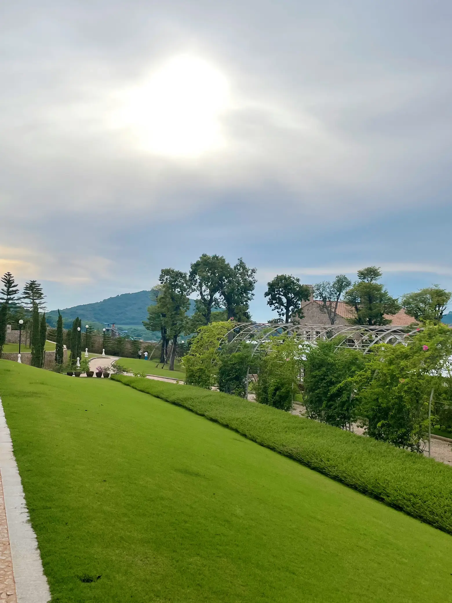 📍แลนด์มาร์คที่ต้องมาแห่งใหม่! เมื่อไปพัทยา Castello | แกลเลอรีที่โพสต์โดย cinearism💀 | Lemon8