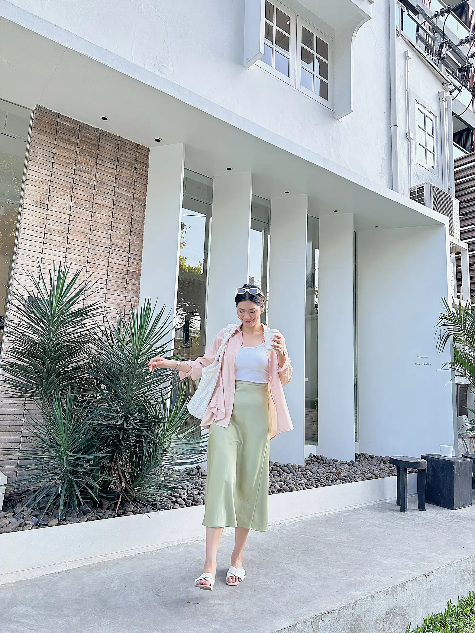 OOTD : ลุคไปคาเฟ่นี้30ก็ยังแจ๋ว🤍 | แกลเลอรีที่โพสต์โดย specialnice | Lemon8