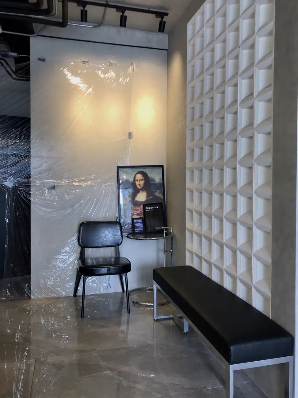 FlowEver Cafe & Wine คาเฟ่โทนดาร์ค แนวโมเดิร์น | แกลเลอรีที่โพสต์โดย B MY STORY | Lemon8