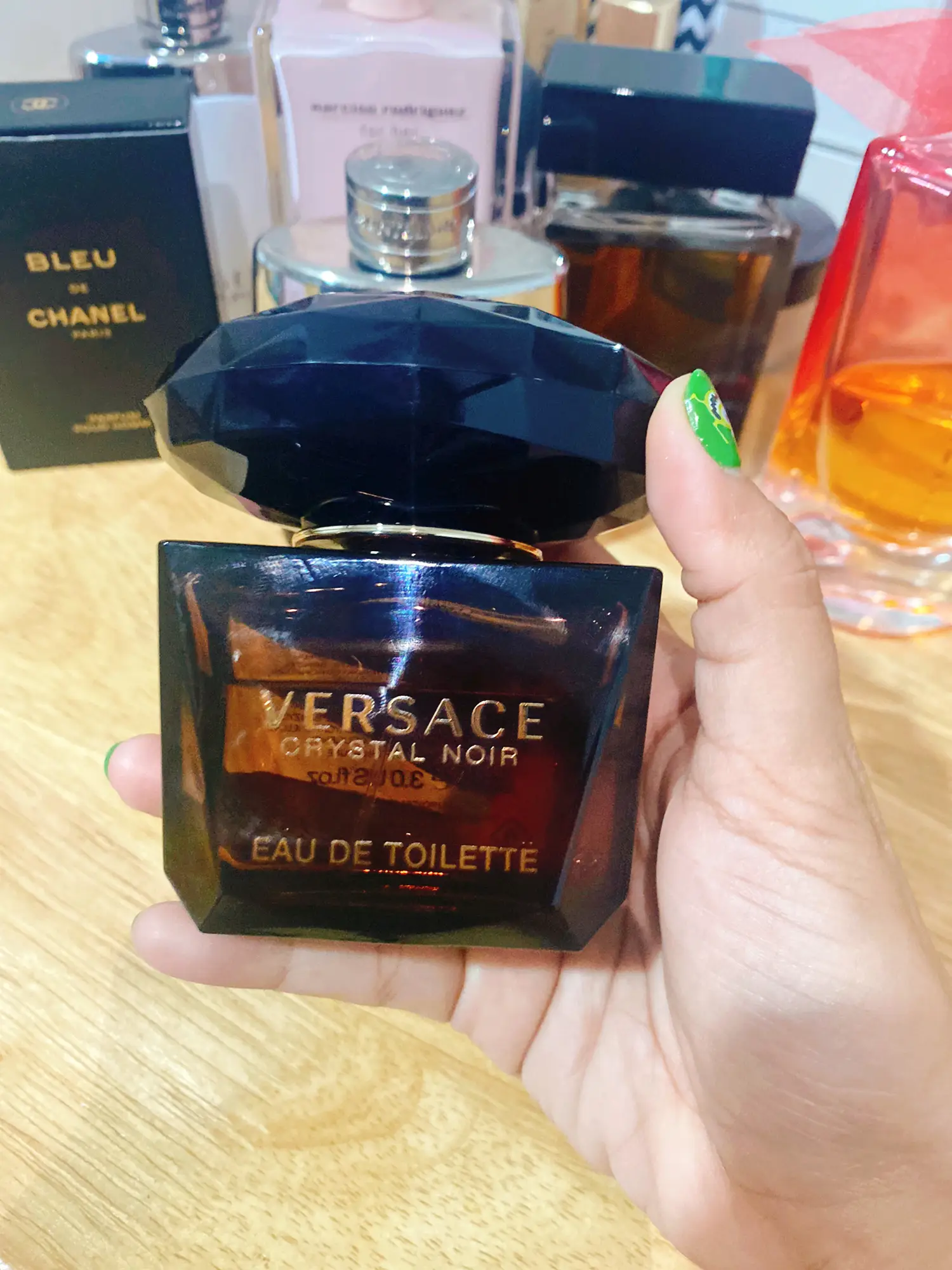 น้ำหอมversace ตัวดังในตำนาน | แกลเลอรีที่โพสต์โดย Oray_Thantip | Lemon8