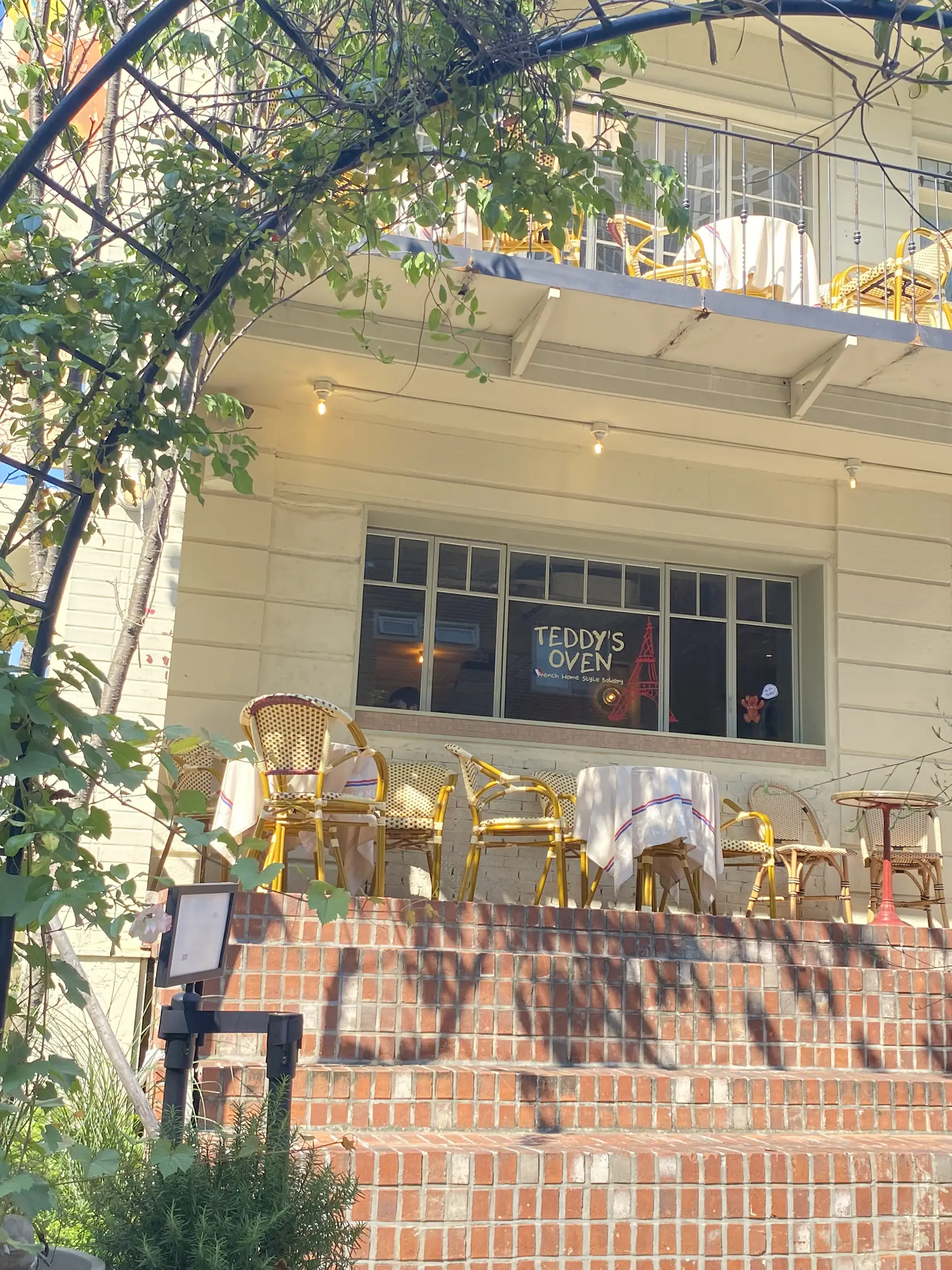 Teddy’s Oven 🧸 คาเฟ่หมีสุดฮิต ในย่านซองซู | แกลเลอรีที่โพสต์โดย ...