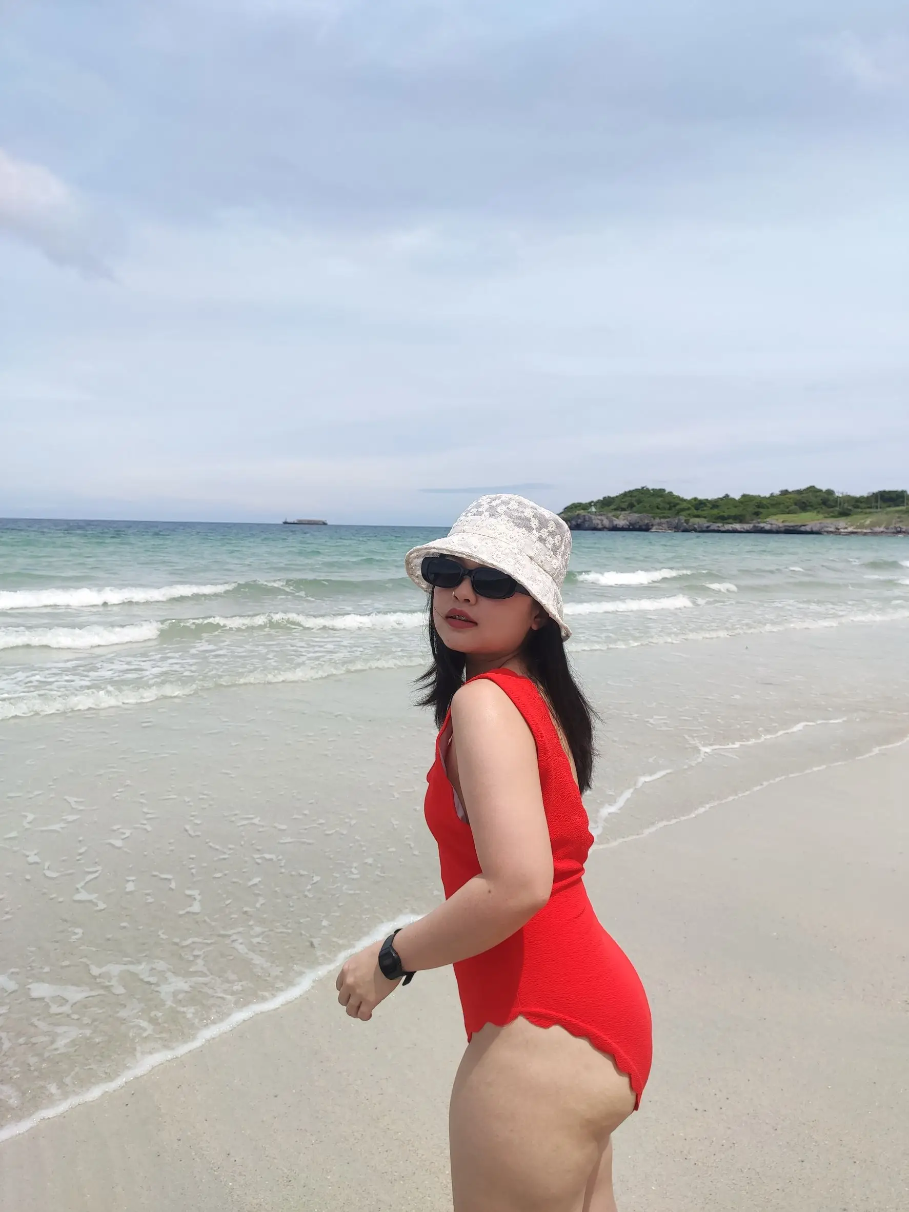 ถือวันพีชไปจี๊ดที่เกาะสีชัง 👙🩱 ️‍🔥 | แกลเลอรีที่โพสต์โดย Googgig🦋 | Lemon8