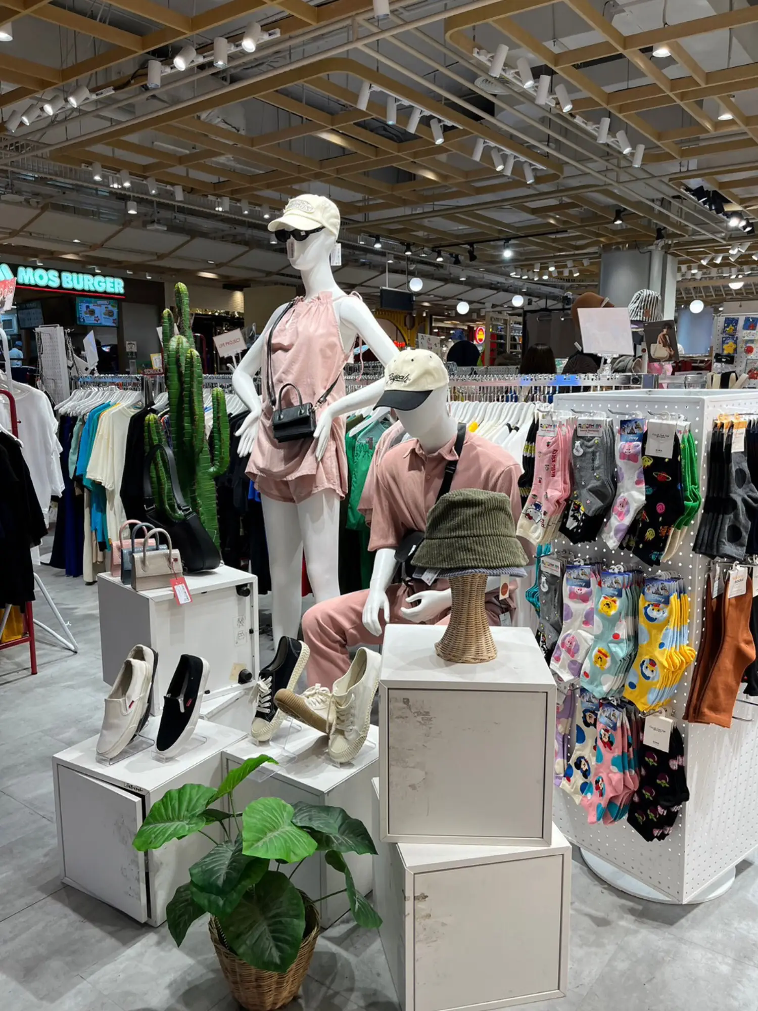 Kim & Co เสื้อผ้าวัยรุ่นราคาโดนจัยยย💙🌈⚡️ | แกลเลอรีที่โพสต์โดย hope ...