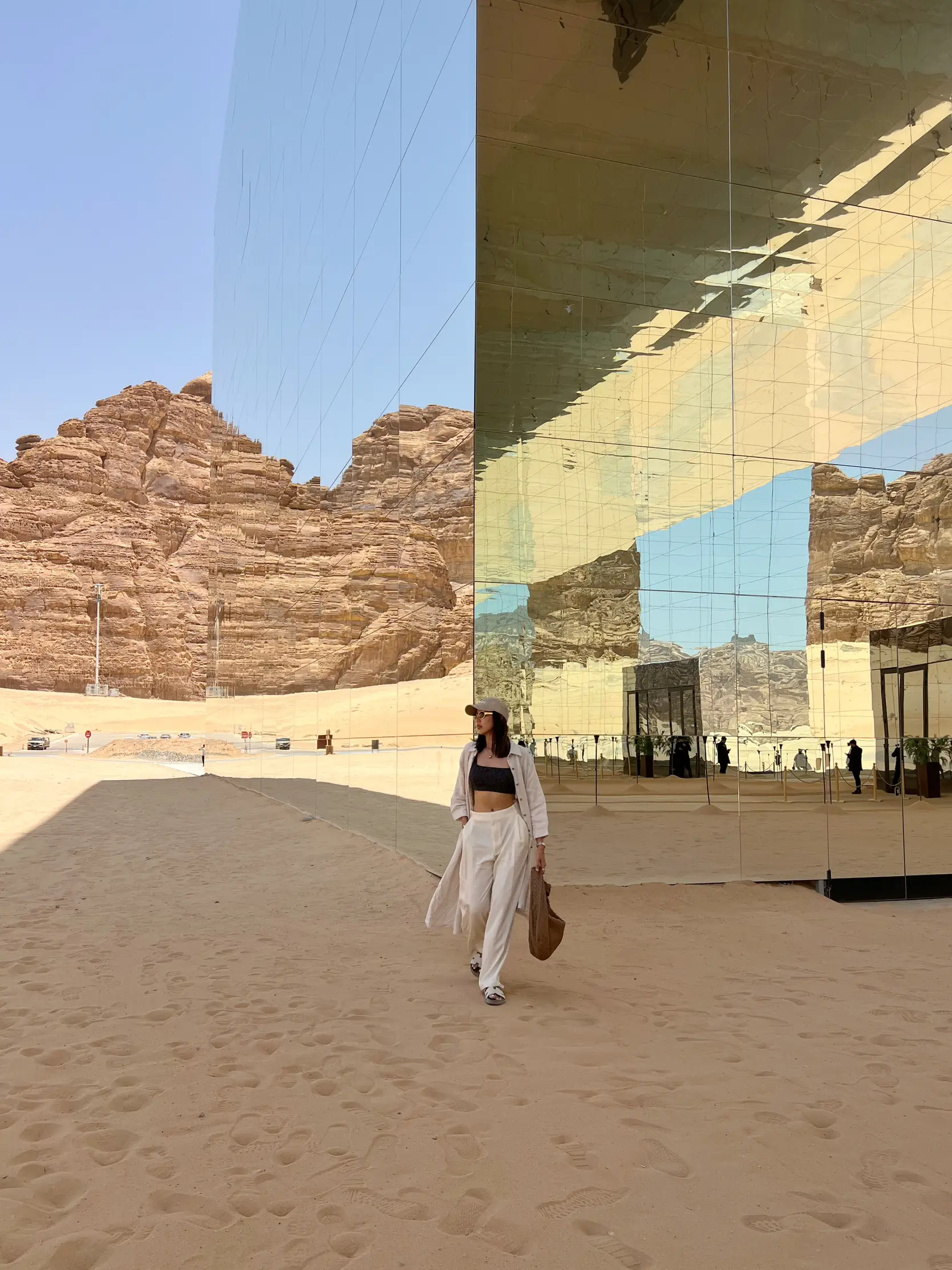 🇸🇦 MARAYA ตึกกระจกที่ใหญ่ที่สุดในโลก! @ Alula ซาอุ 🌎 | แกลเลอรีที่โพสต์ ...