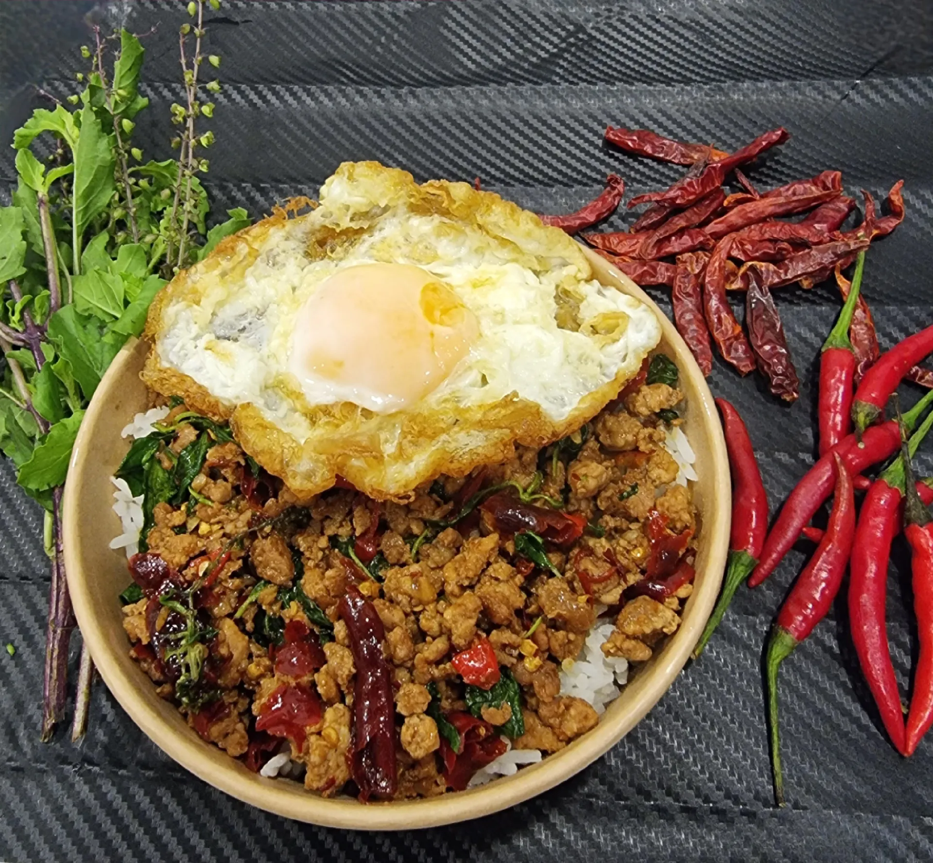 ร้าน กล่องกะเพรา ย่านรามคำแหง | แกลเลอรีที่โพสต์โดย SUN PPK | Lemon8