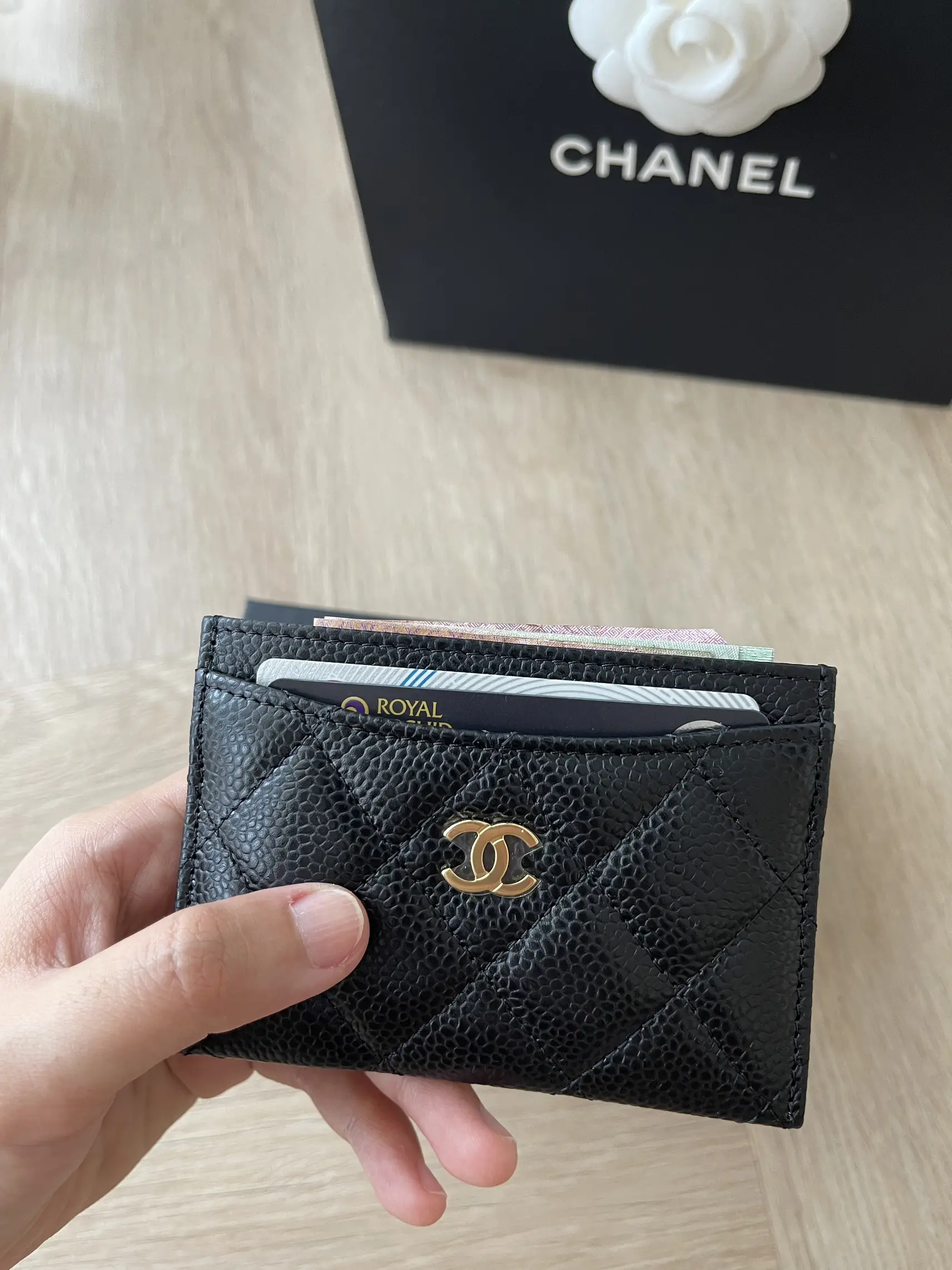 Unboxing Chanel Card holder 🎁🖤 | แกลเลอรีที่โพสต์โดย Suchada K. | Lemon8