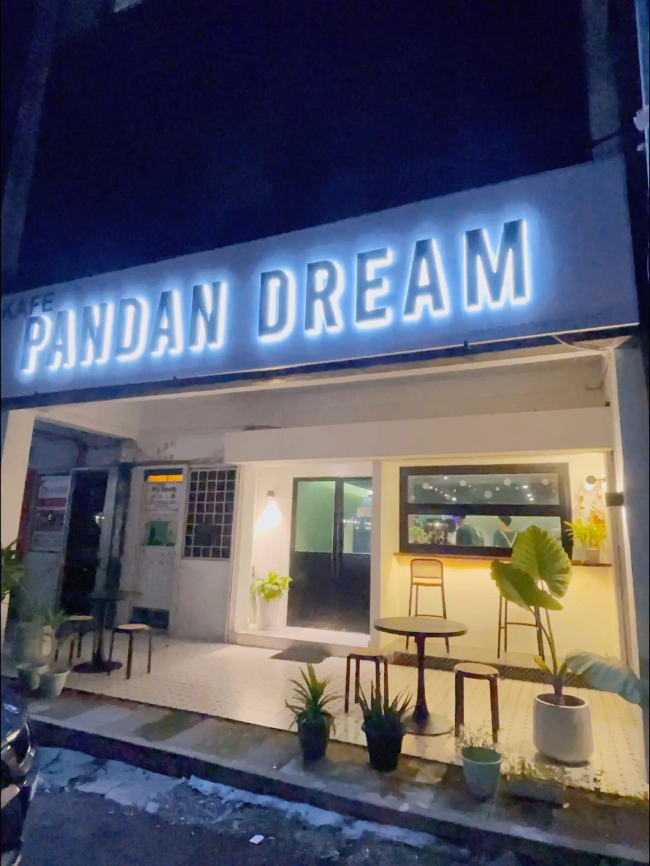 Dinner at Pandan Dream Cafe | Video diterbitkan oleh Ben Tiger | Lemon8