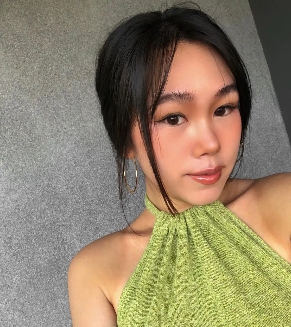 รีวิว Huda Nude Medium Palette | แกลเลอรีที่โพสต์โดย bits.and.its | Lemon8