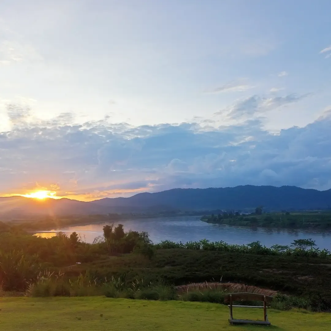 คาเฟ่วิวหลักล้าน ริมน้ำโขง เชียงราย | แกลเลอรีที่โพสต์โดย meen tree ...