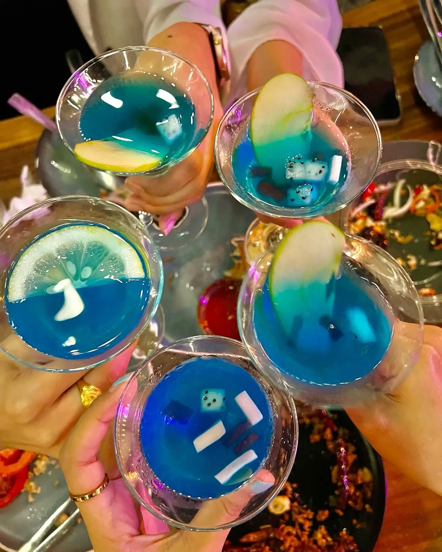 LaLoy Bar | แกลเลอรีที่โพสต์โดย AomPanida | Lemon8