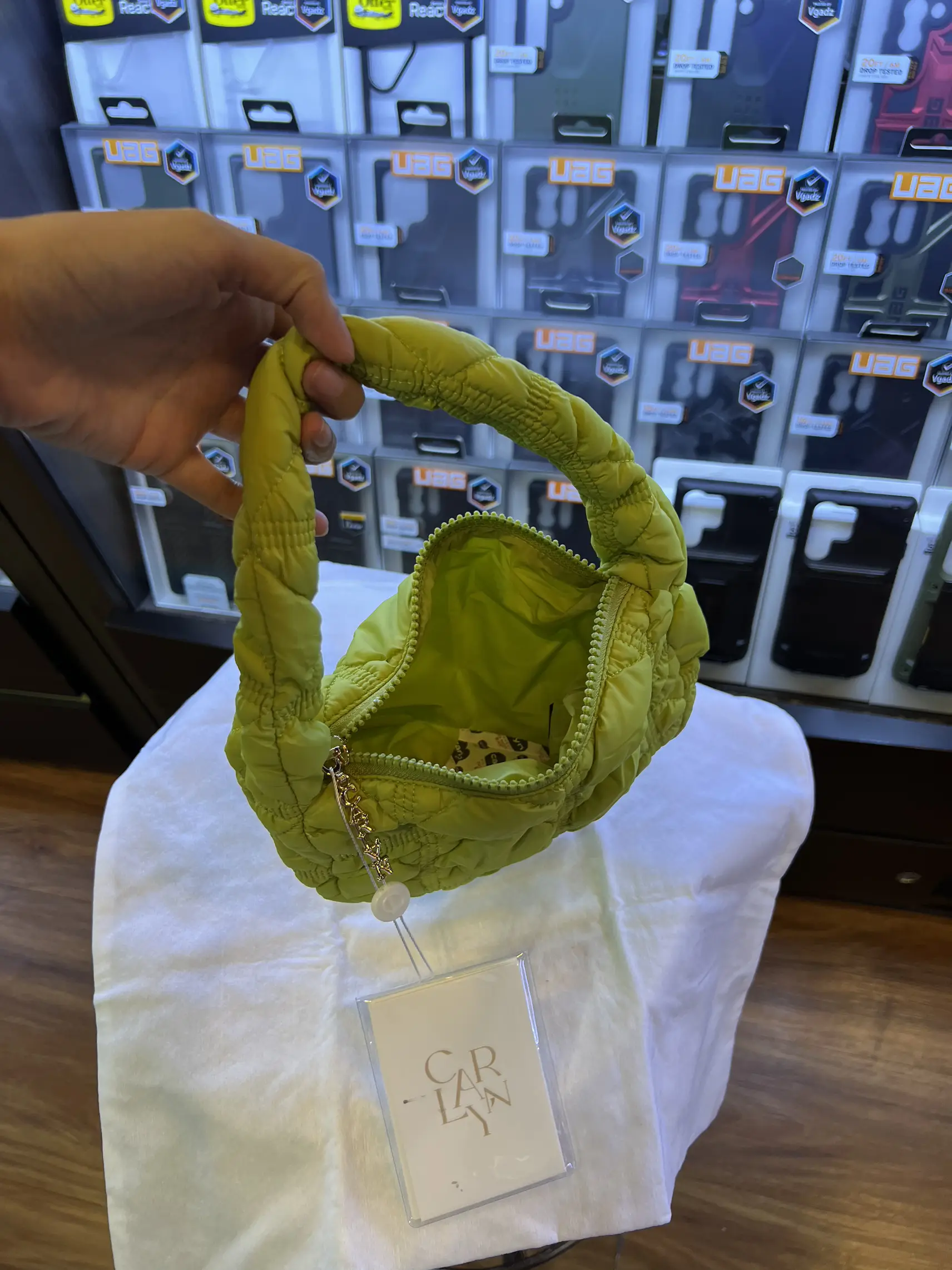 กระเป๋า CARLYN SOFT MINI เขียวเหนียวทรัพย์ | แกลเลอรีที่โพสต์โดย ...