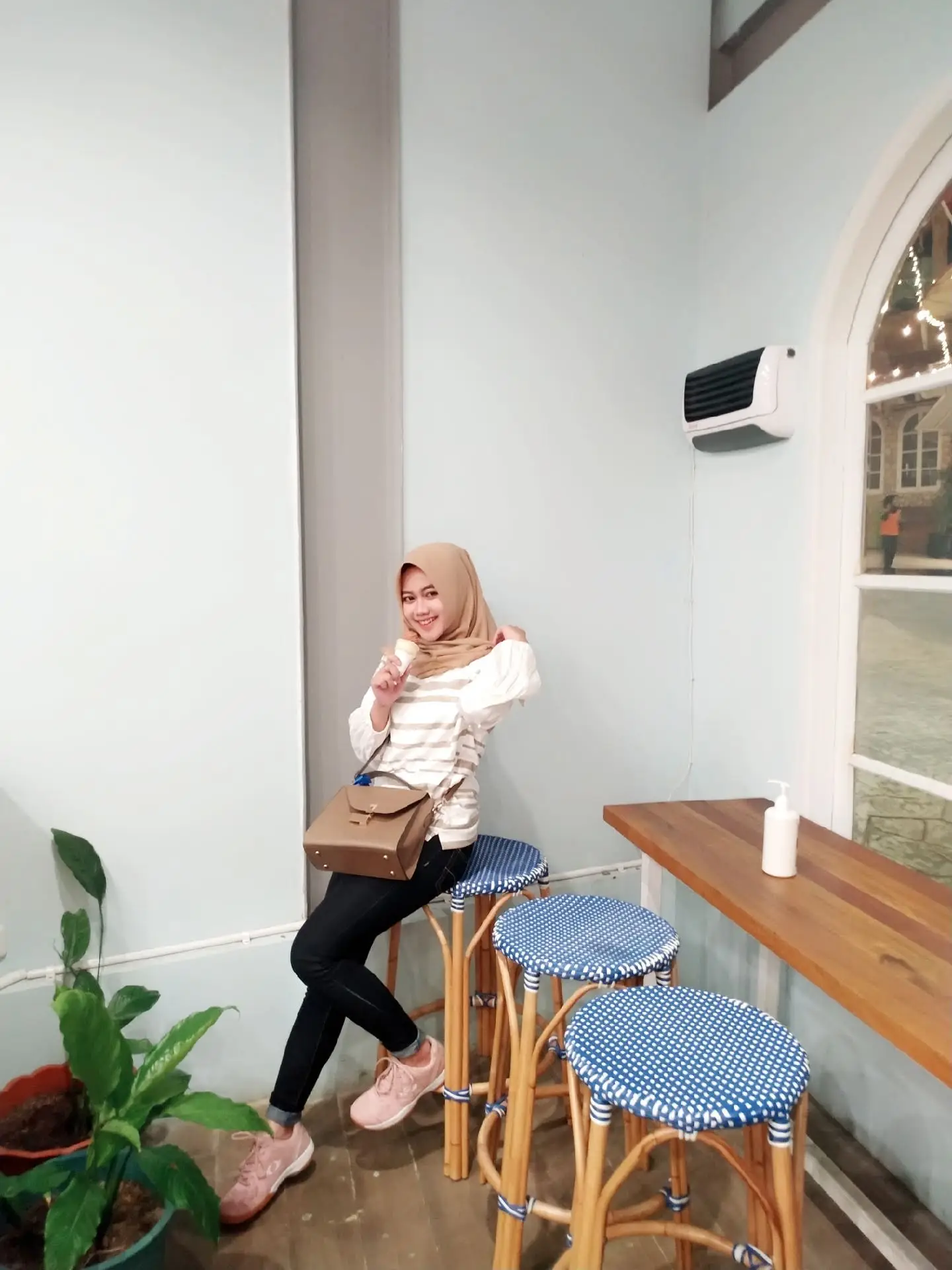 Ide Foto Di cafe es cream 🍦🍦🍦 | Galeri diposting oleh Lia Saraswati | Lemon8