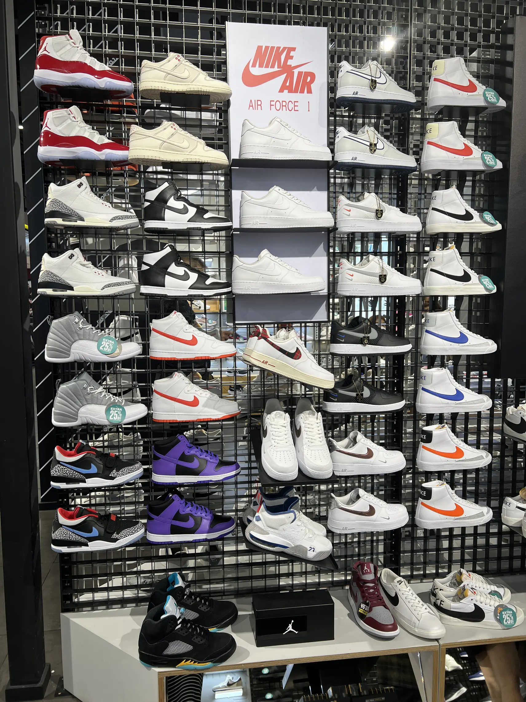 พาส่อง Nike Dunk High 🐼 Jd Sports แกลเลอรีที่โพสต์โดย ᴘɪᴍᴍʏ꙳꒰• ̎