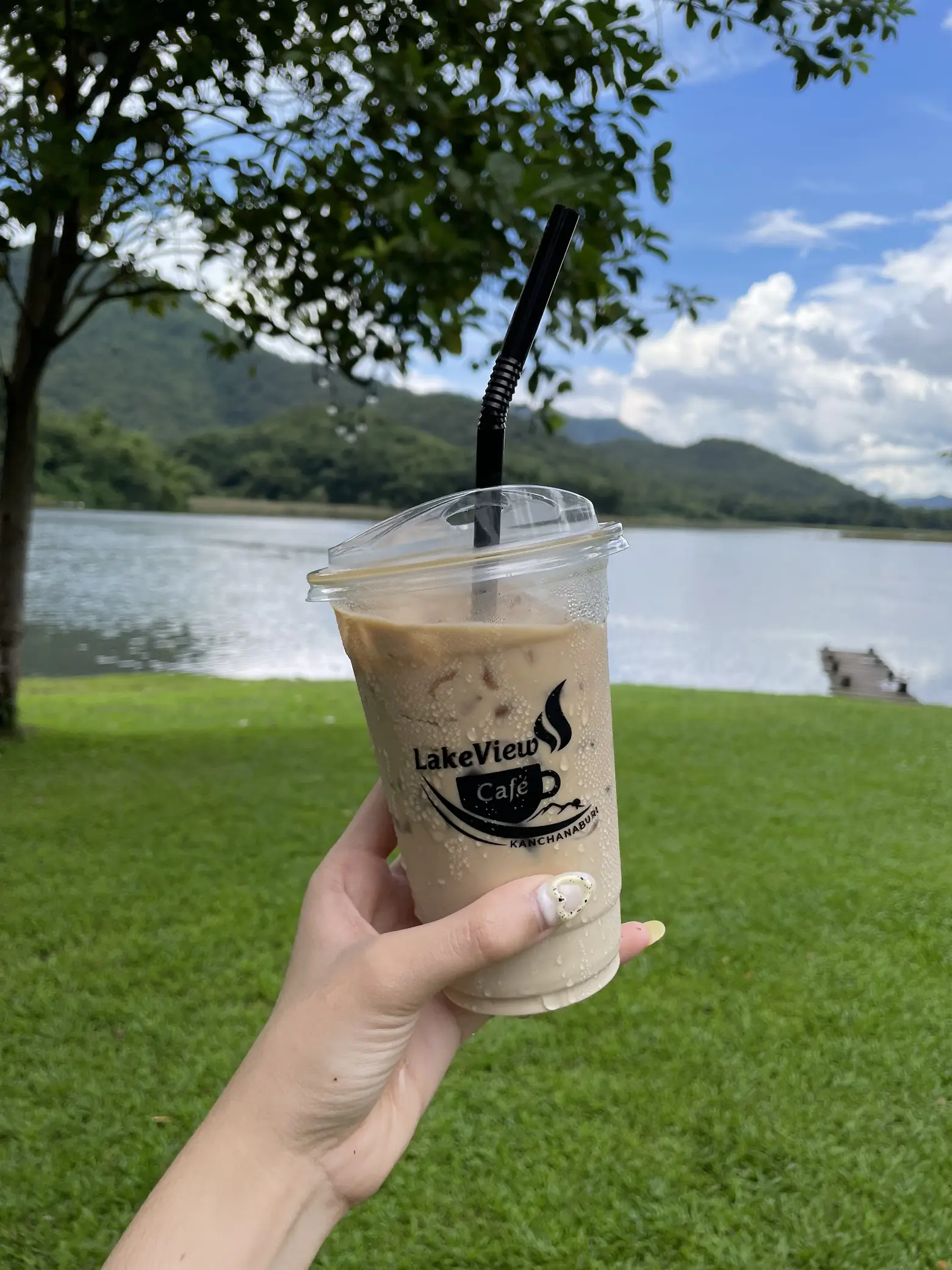 Lakeview cafe @กาญจนบุรี วิวดีมากก🌲🏞️ | แกลเลอรีที่โพสต์โดย pchnd.kk ...