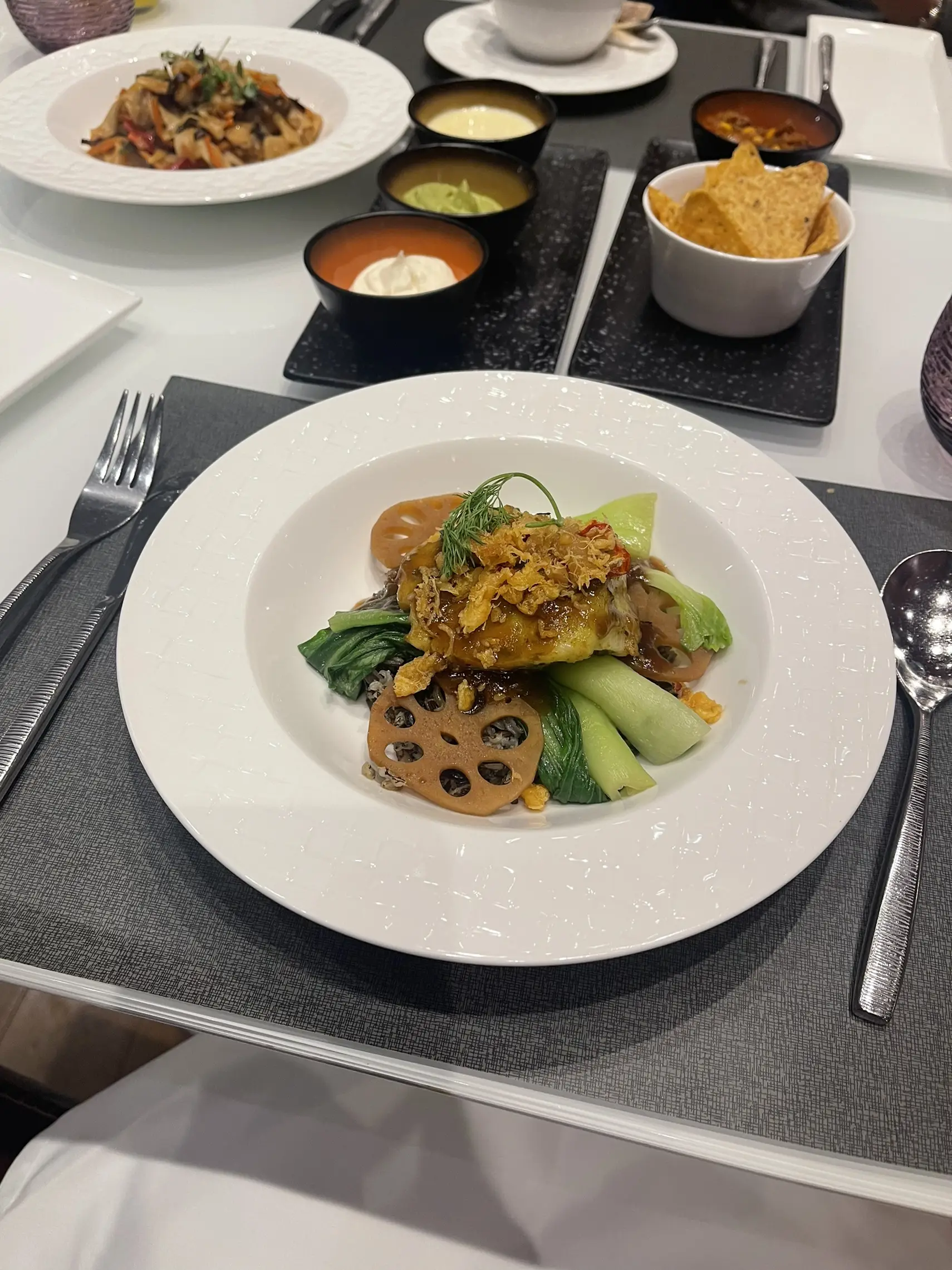 ใช้ชีวิตใน Al Mourjan Business Lounge กว่า 20 ชั่วโมง🛬 | แกลเลอรีที่โพสต์โดย nut_chiranan | Lemon8