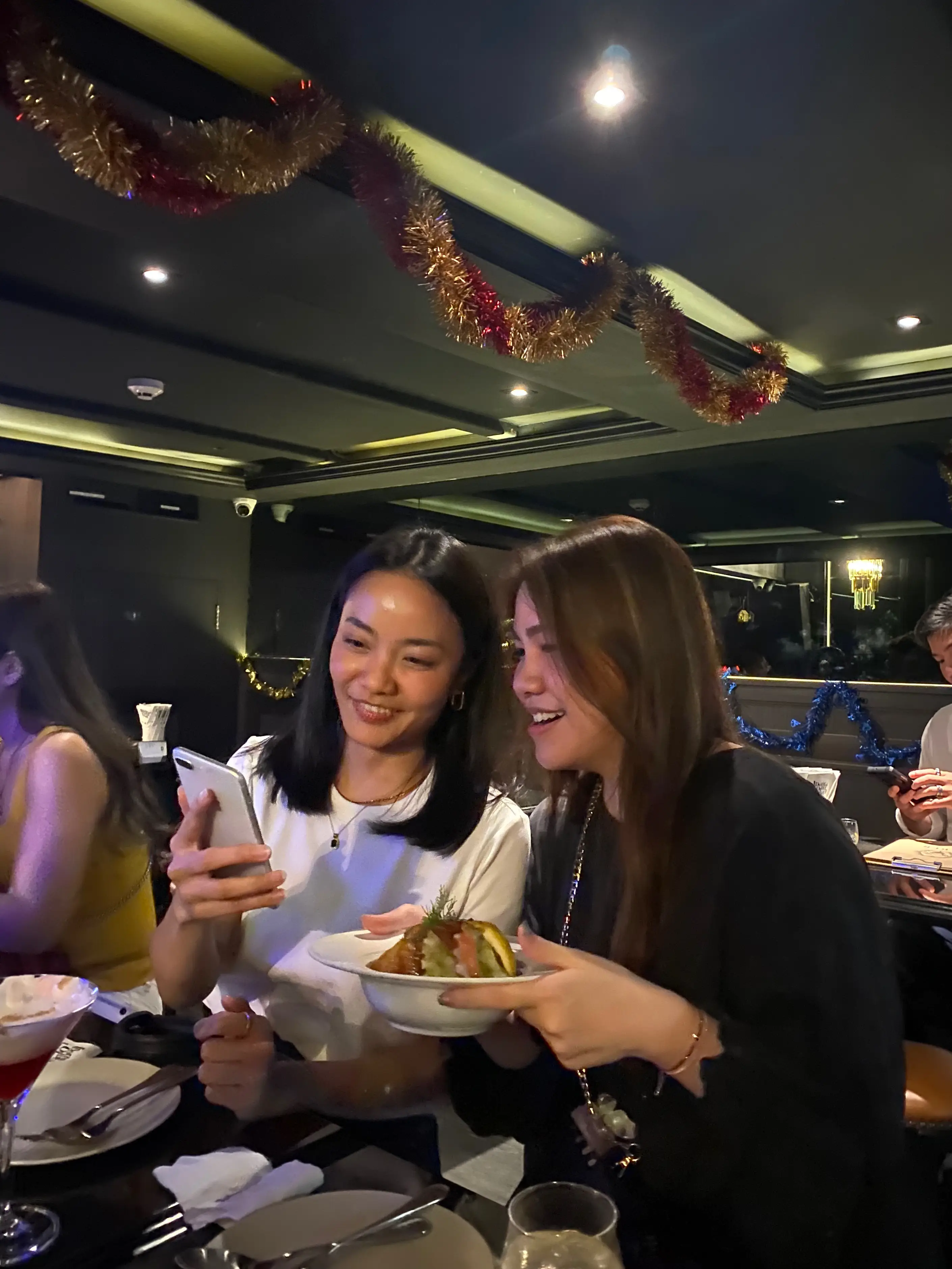 OLDER | ร้านนั่งชิวย่านสนามเป้า 👵🏻🍻 | แกลเลอรีที่โพสต์โดย OUN | Lemon8