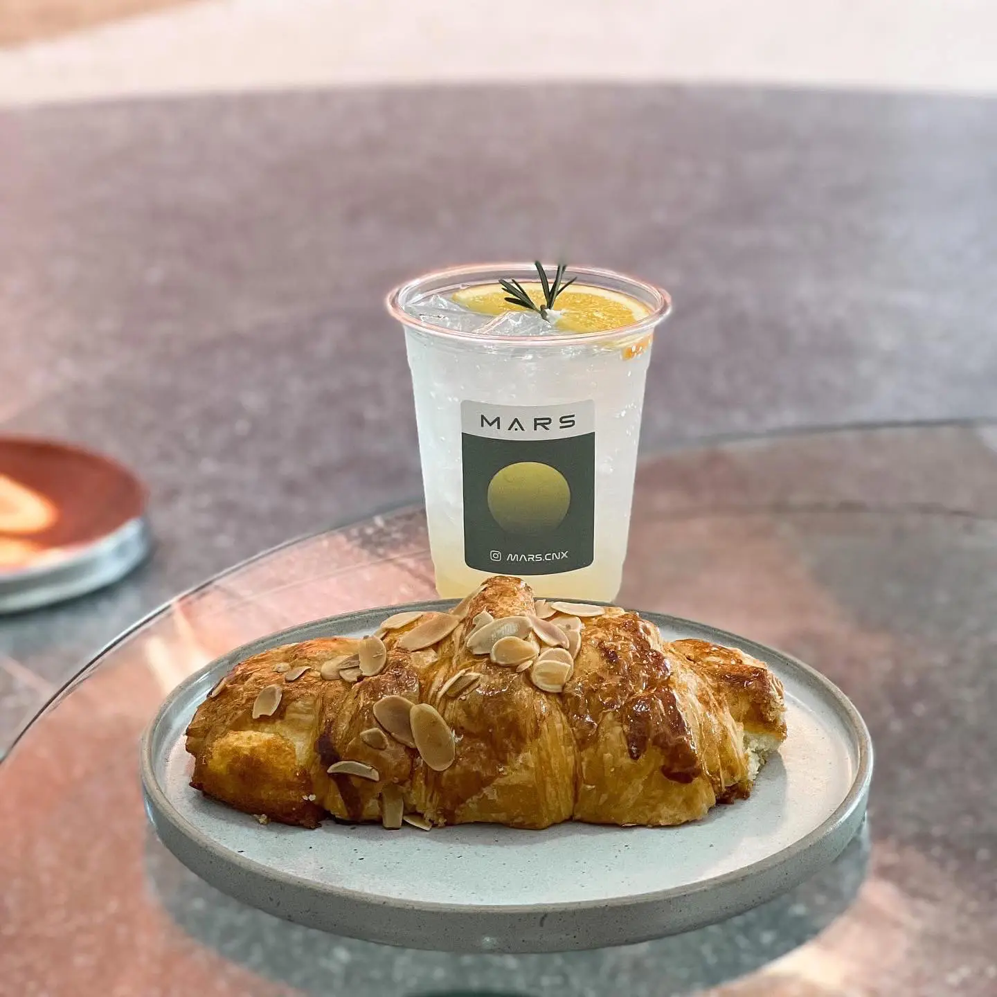 “Mars” คาเฟ่อวกาศ เชียงใหม่ ที่ใครมา เป็นต้องว้าว !! | แกลเลอรีที่โพสต์โดย Check-in Chill | Lemon8