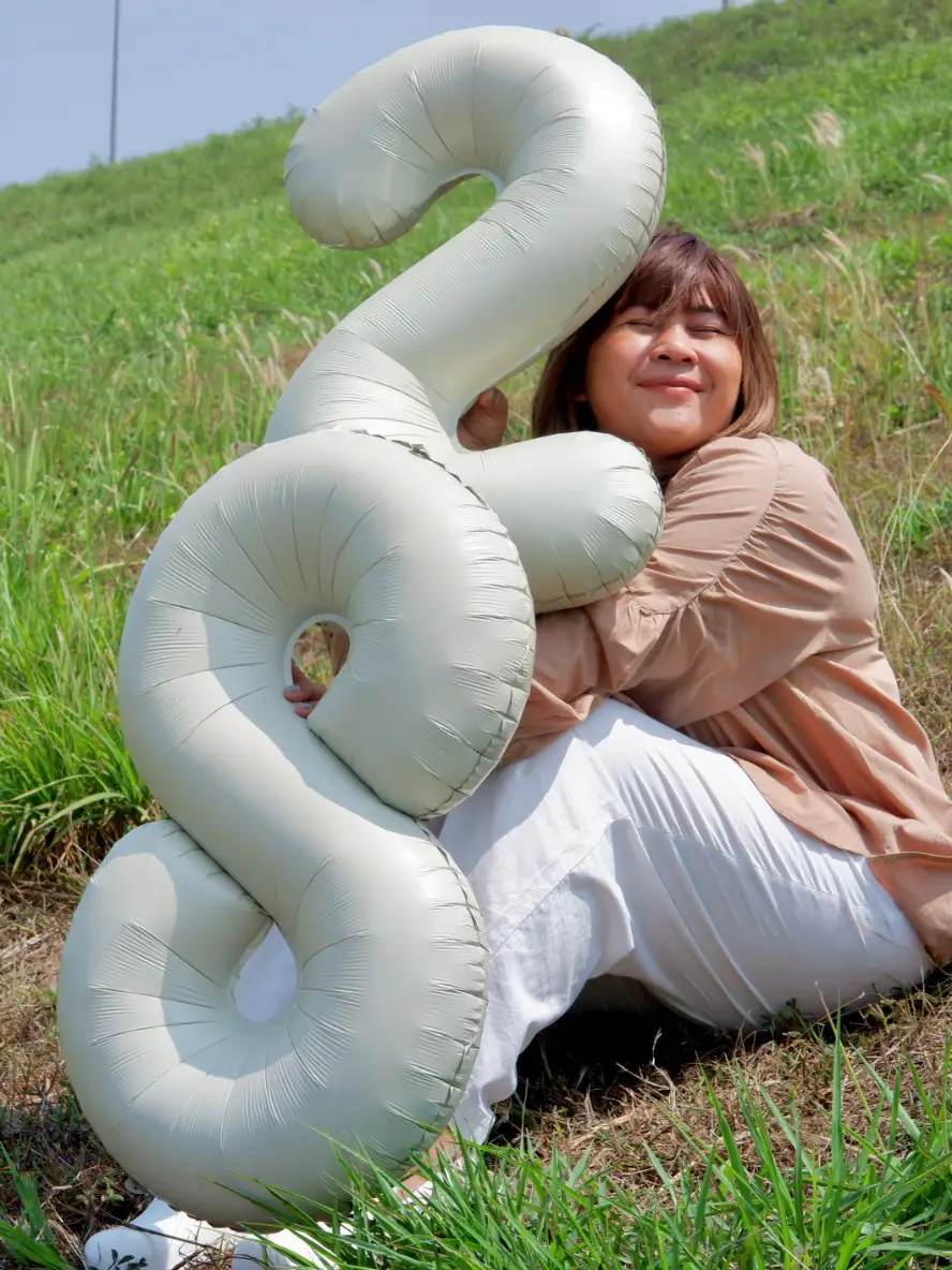 Birthday photo idea with the most popular numbers 💙🤍 | Gallery posted ...