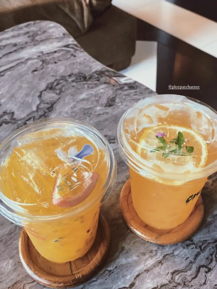 แต่งตัวไปคาเฟ่ Vintage | แกลเลอรีที่โพสต์โดย Patcha | Lemon8