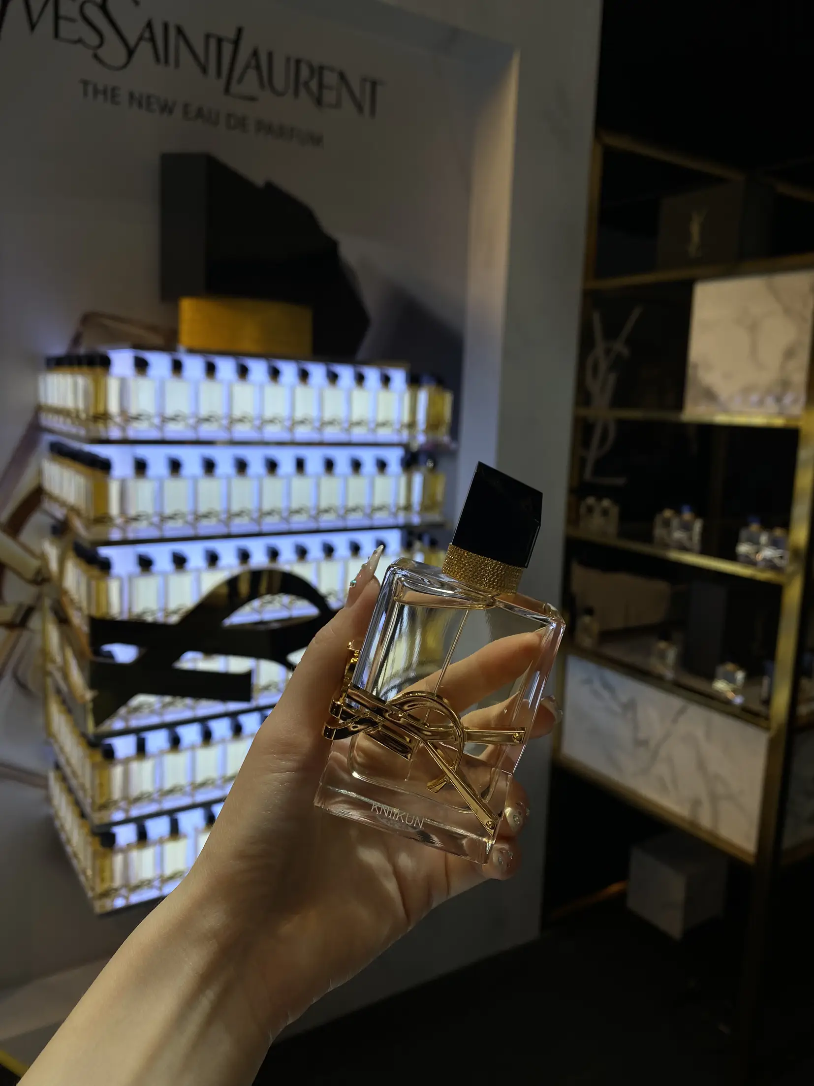 พาไปงาน Event YSL น้ำหอมจะหอมจริงมั้ย? 🖤 | แกลเลอรีที่โพสต์โดย Kniikun ...