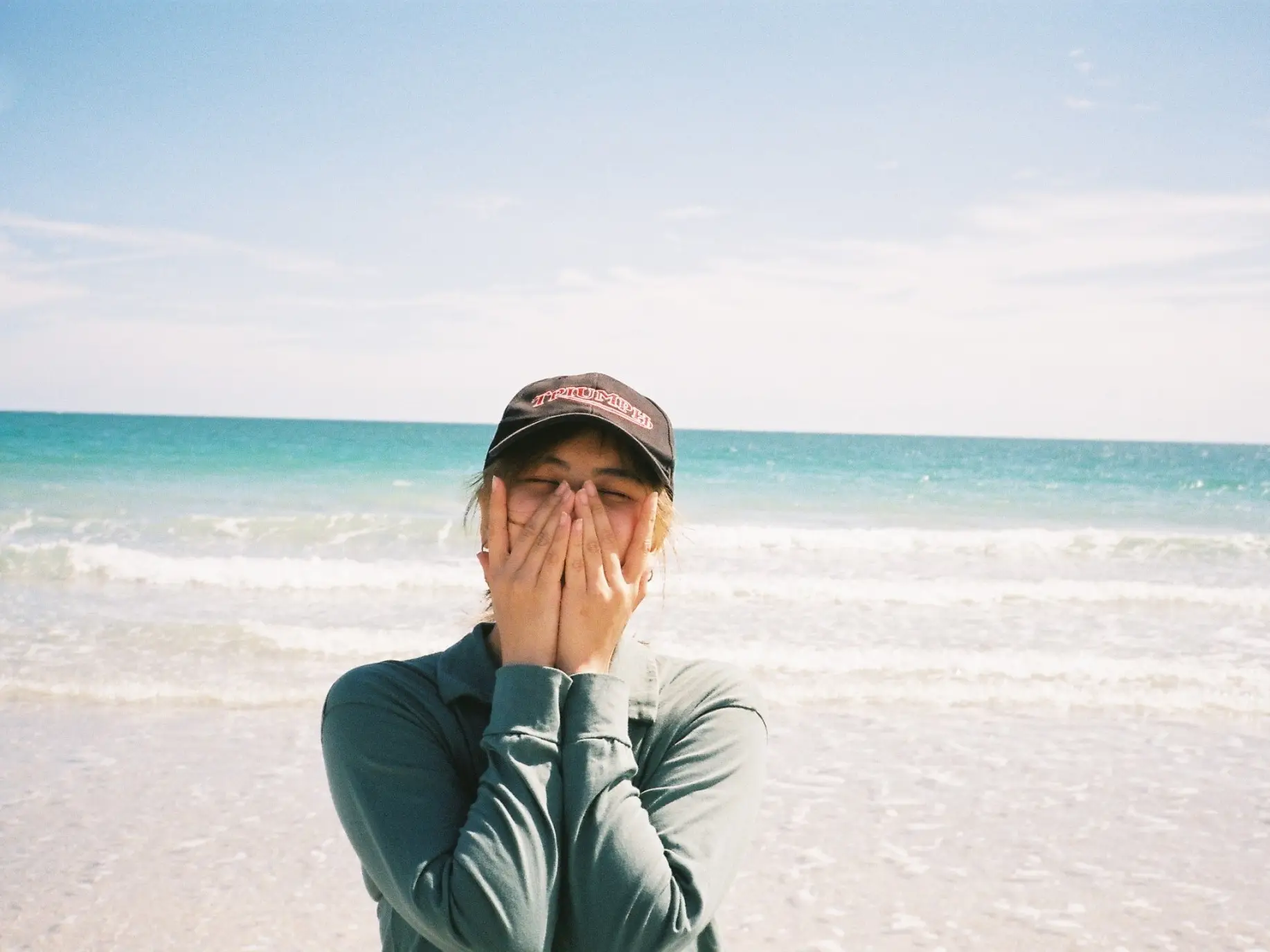 หน้าฝนที่ทะเล กับกลัองฟิล์ม | Gallery posted by Punch | Lemon8