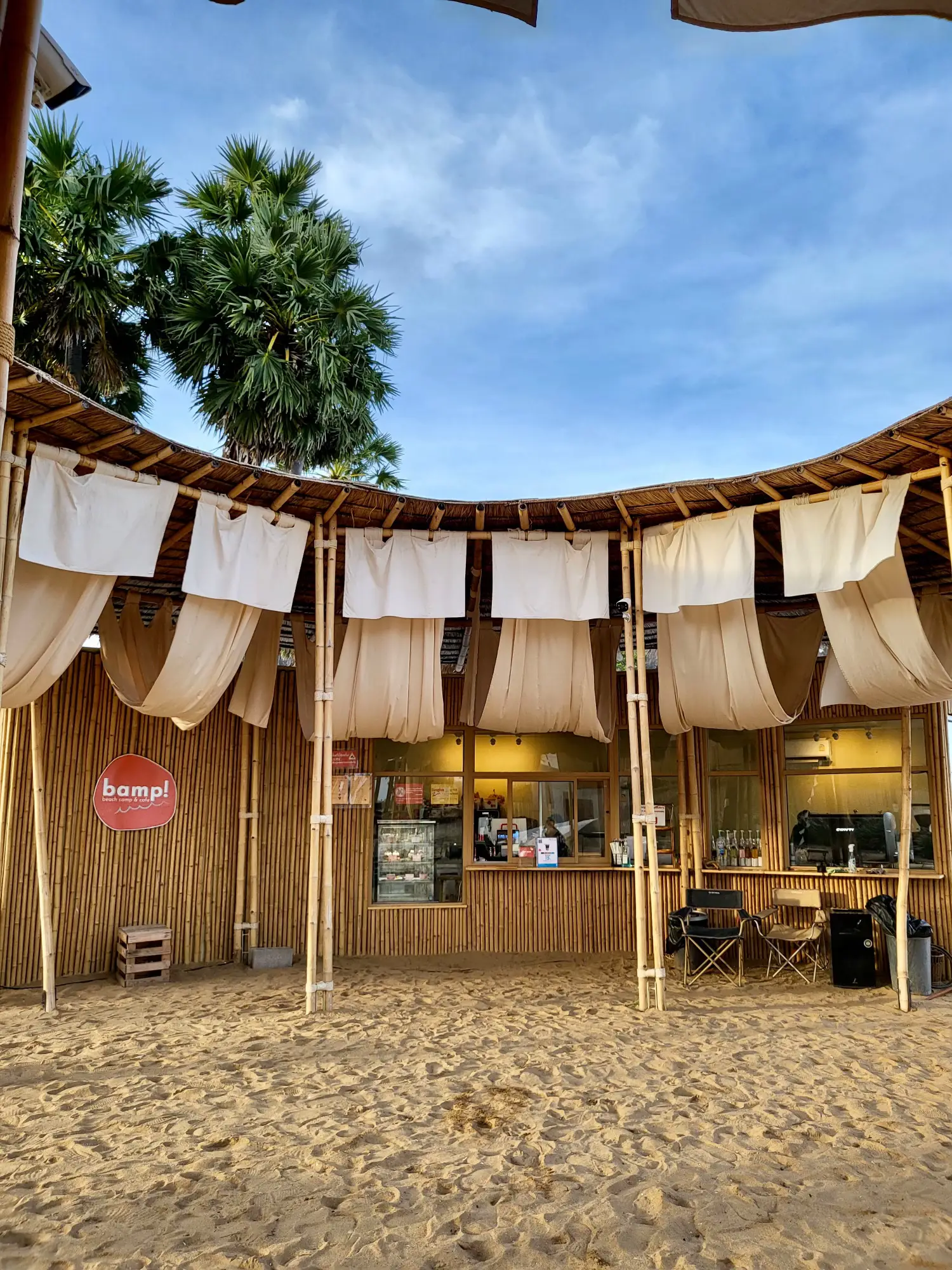 “BAMP BEACH CAMP & CAFE“ นั่งจิบกาแฟชิลๆริมหาดหัวหิน🌴🛖 | แกลเลอรีที่ ...