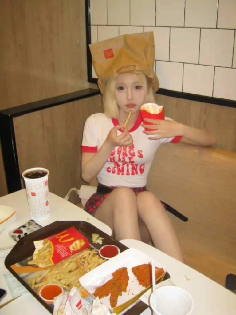 ไอเดียการถ่ายรูปที่แมคโดนัลด์🍟 | แกลเลอรีที่โพสต์โดย fenfen_芬芬 | Lemon8