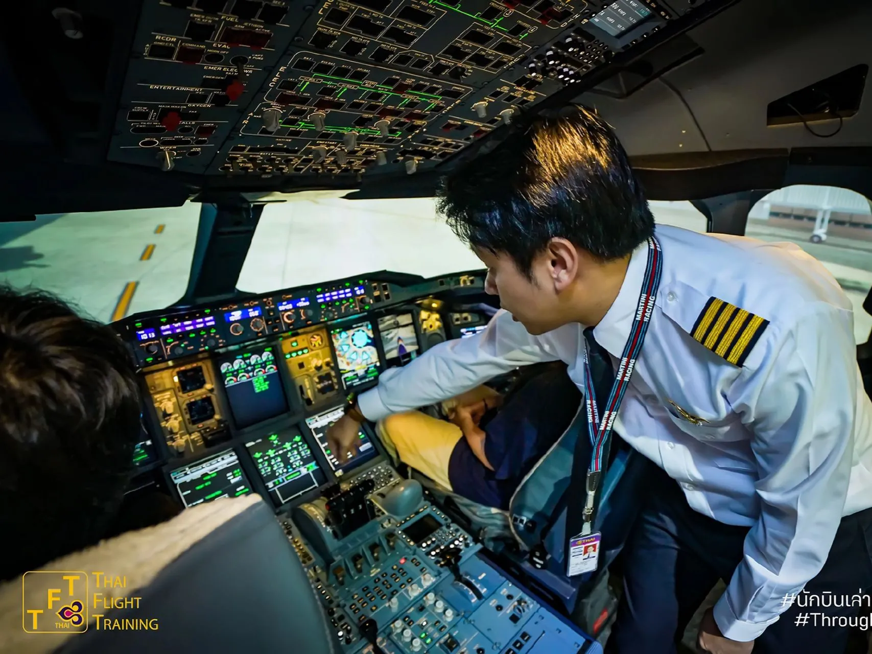 Let's drive the Airbus A380 Boeing B777. | Gallery posted by Turn Jetrider | Lemon8