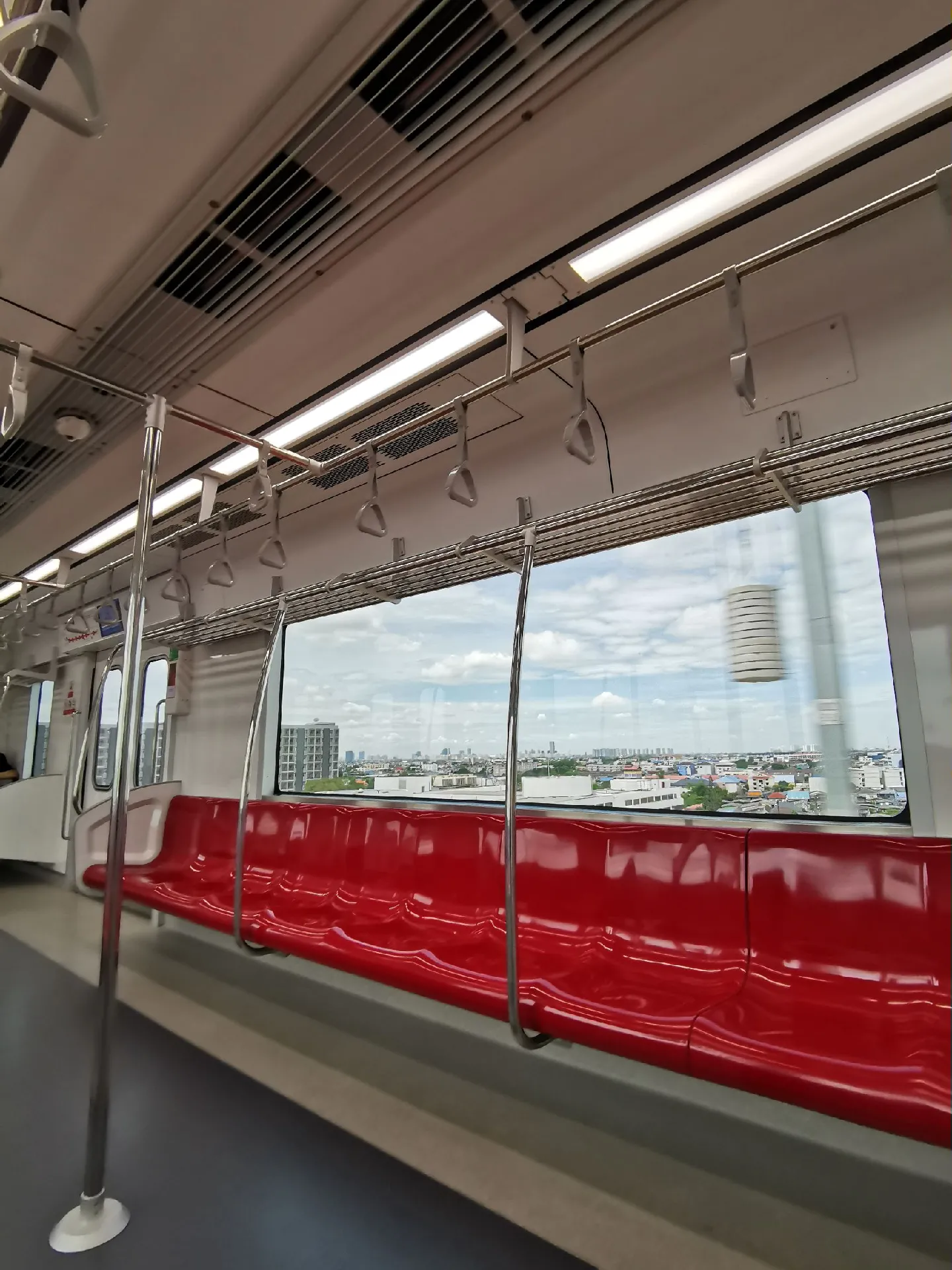🚇นั่งรถไฟจากรังสิตเข้ากรุงเทพใช้เงินกี่บาท แกลเลอรีที่โพสต์โดย
