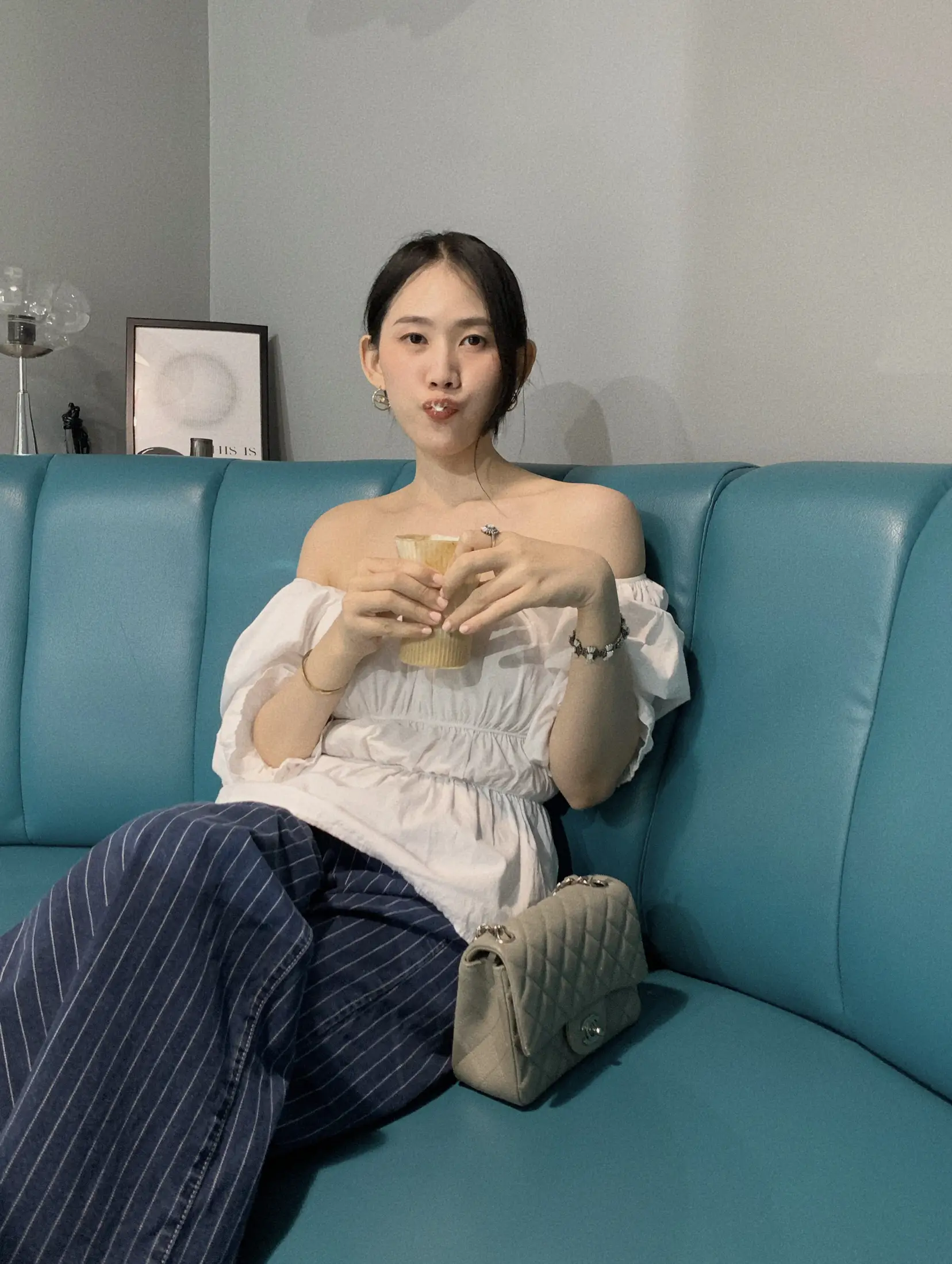 💫 เปรียบเทียบ Chanel 8” vs 10” สาวตัวเล็กเลือกไซส์ไหนดี 💖 | แกลเลอรีที่โพสต์โดย S P Y | Lemon8