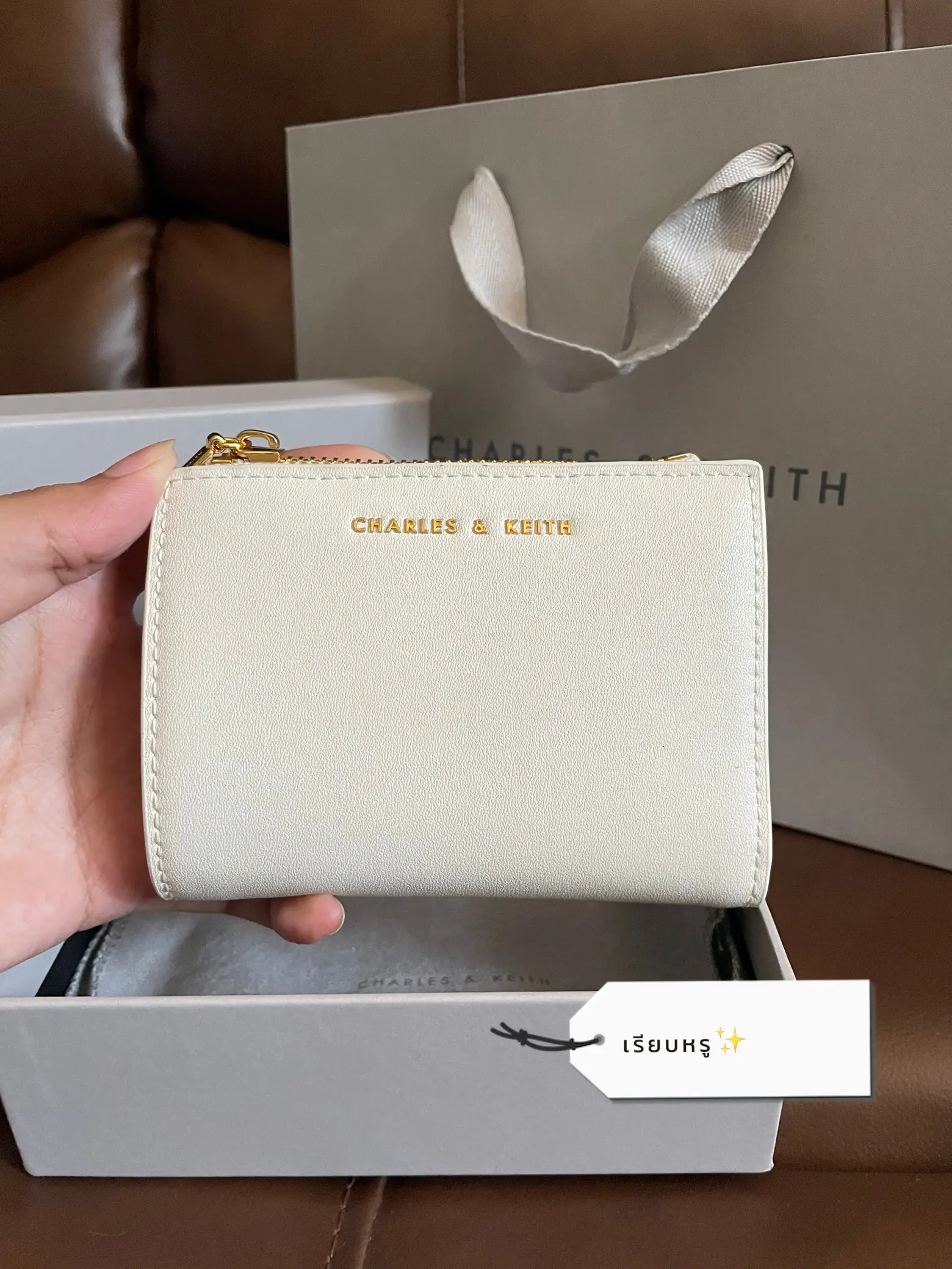 CHARLES & KEITH กระเป๋าสตางค์ใบสั้นที่ควรมี💸 | แกลเลอรีที่โพสต์โดย Khaiwan | Lemon8