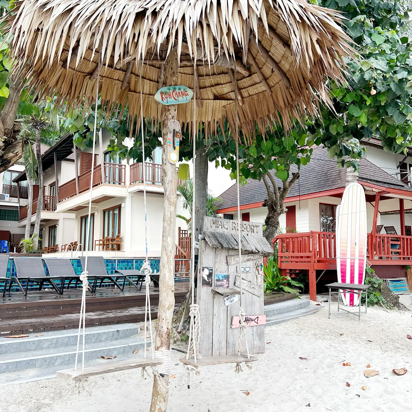 Mac Beach Bar เกาะช้าง หาดทรายขาว | แกลเลอรีที่โพสต์โดย Eatviewgo | Lemon8