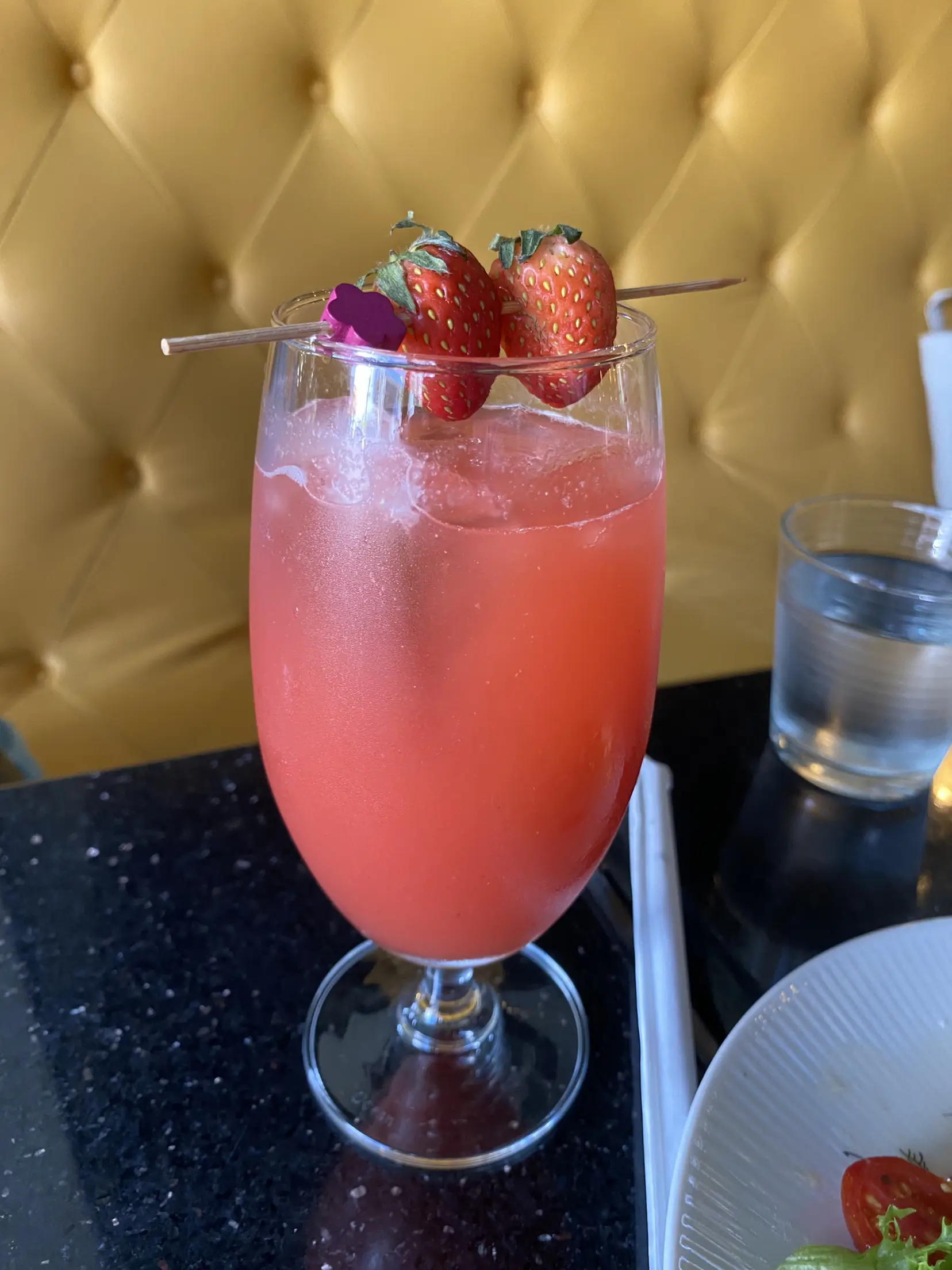 คาเฟ่สุดหรูในย่านทองหล่อ | แกลเลอรีที่โพสต์โดย KWG🌸 | Lemon8