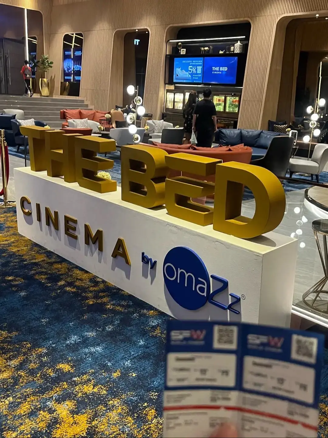 The BED by Omazz SF Cinema โรงหนังเตียงนอนราคา 7 แสน | แกลเลอรีที่โพสต์โดย khongkwan | Lemon8
