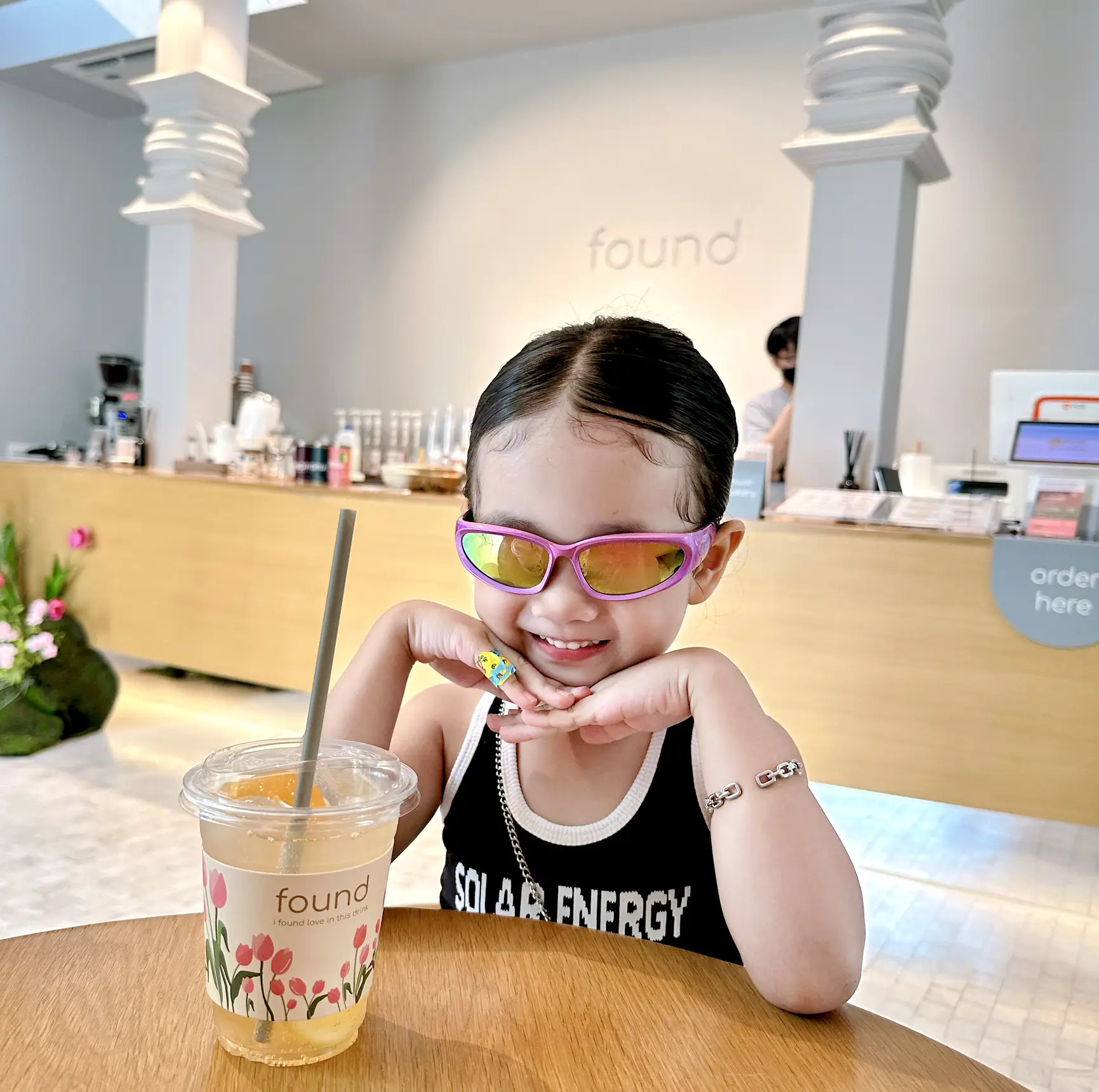 ลุคเท่ๆของลูกสาว👧🏻น้องแวร์ซายส์ | แกลเลอรีที่โพสต์โดย Tippy Sujinna | Lemon8