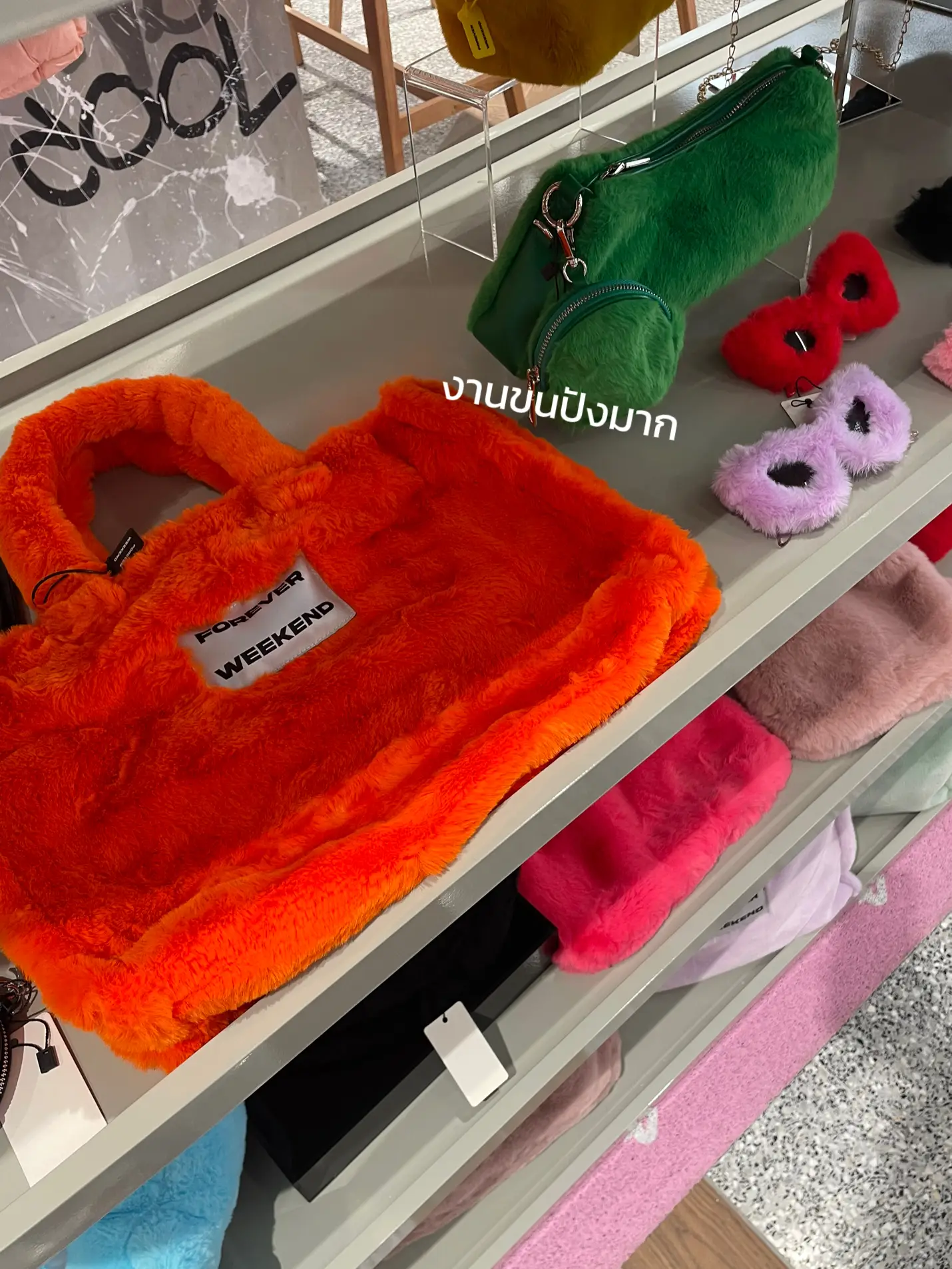 พาเดิน👀 Comma And🧤โซนใหม่รวมความเก๋ @ Central world | แกลเลอรีที่โพสต์ ...