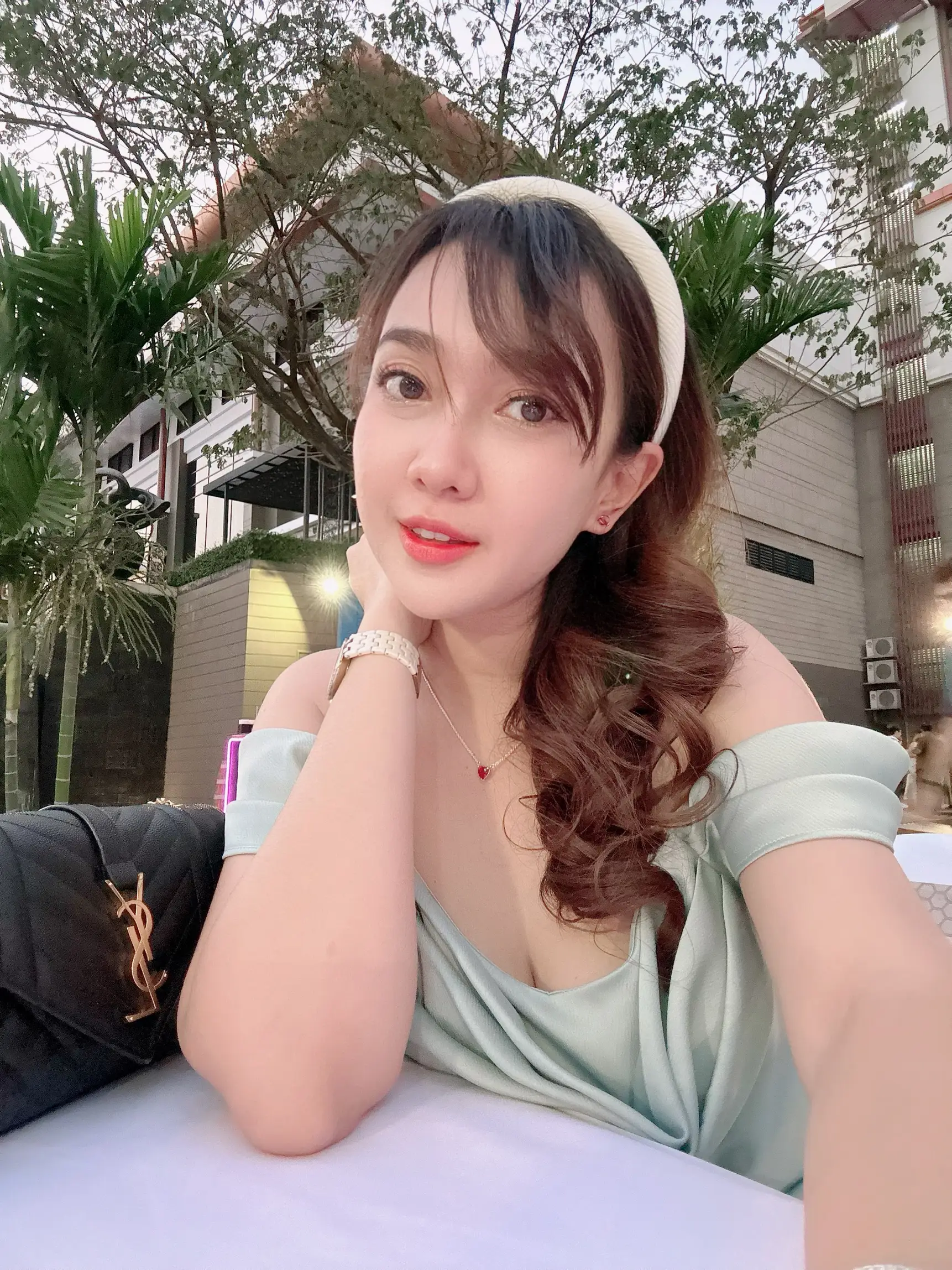 ชุดไปงานแต่งสวยๆ ธีมสีเขียว-ขาว | แกลเลอรีที่โพสต์โดย Yuwaphon_04 | Lemon8