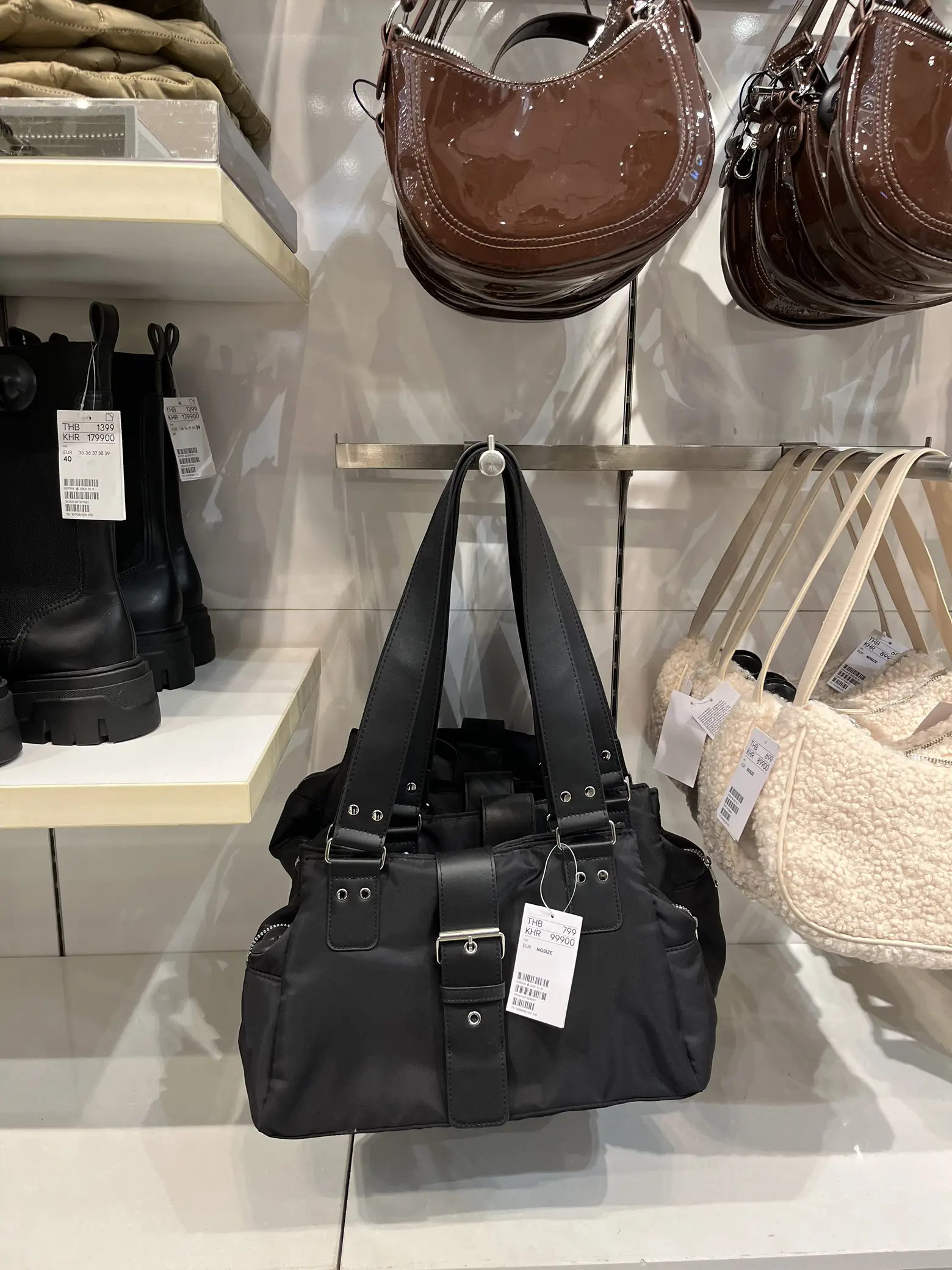 REVIEW : โซนกระเป๋า H&M คอลใหม่ปังมากกก Y2Kสุดๆ | แกลเลอรีที่โพสต์โดย nadia__lilia | Lemon8