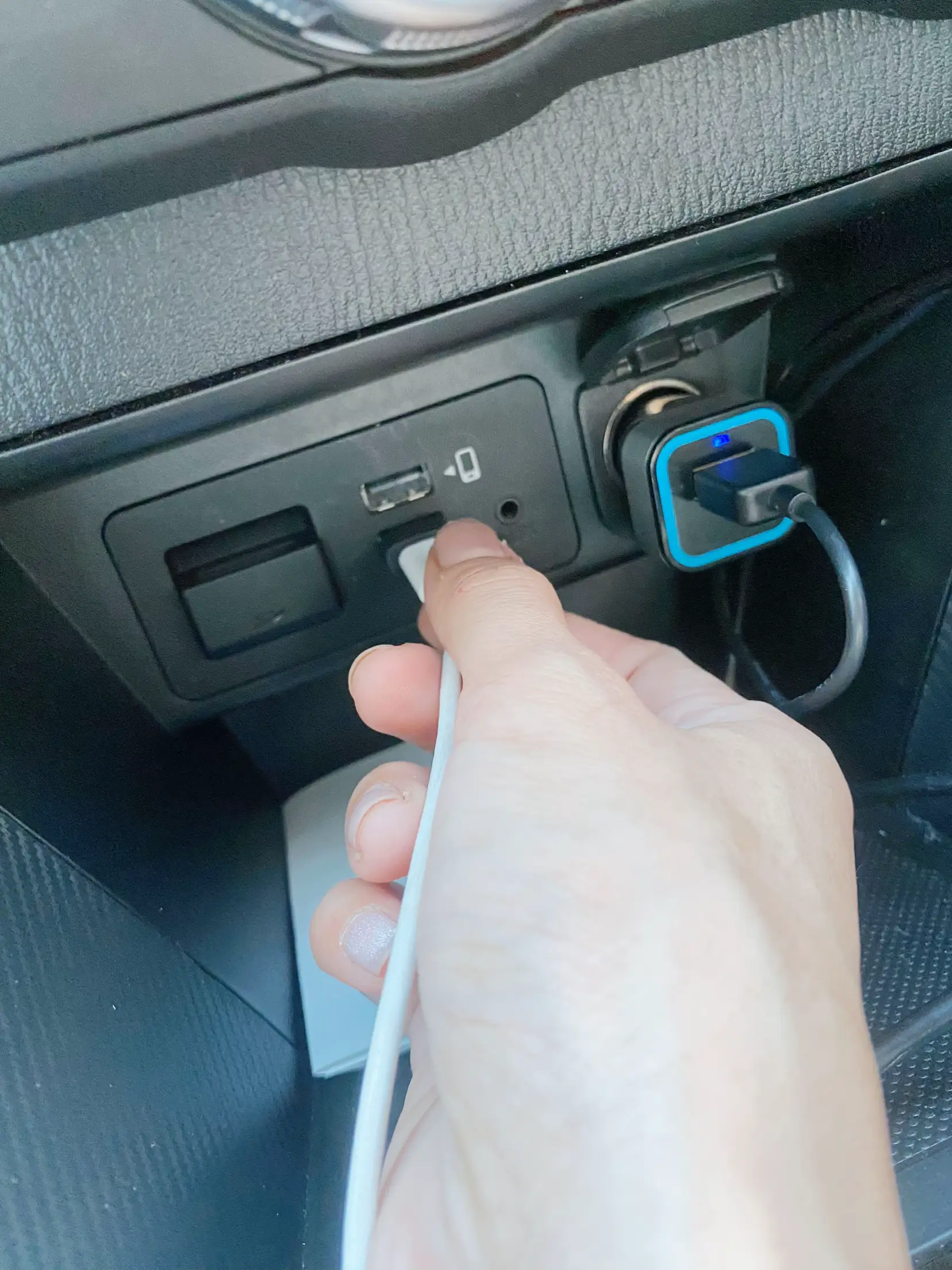 หัวแปลงสายชาร์จ type -b type c ไอโฟนในรถ | แกลเลอรีที่โพสต์โดย fiw 659 | Lemon8