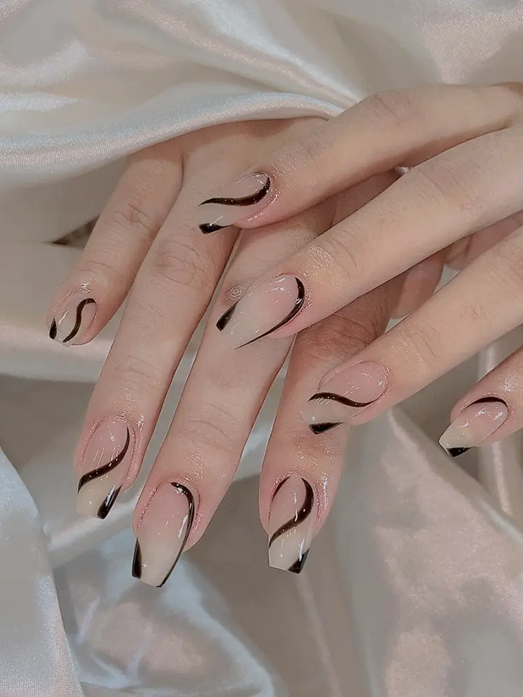 Một mẫu Nail siêu chiến💅🏻 Đơn giản/ Sang choảnh 🖤 | Bộ sưu tập do Thảo Kathy đăng | Lemon8