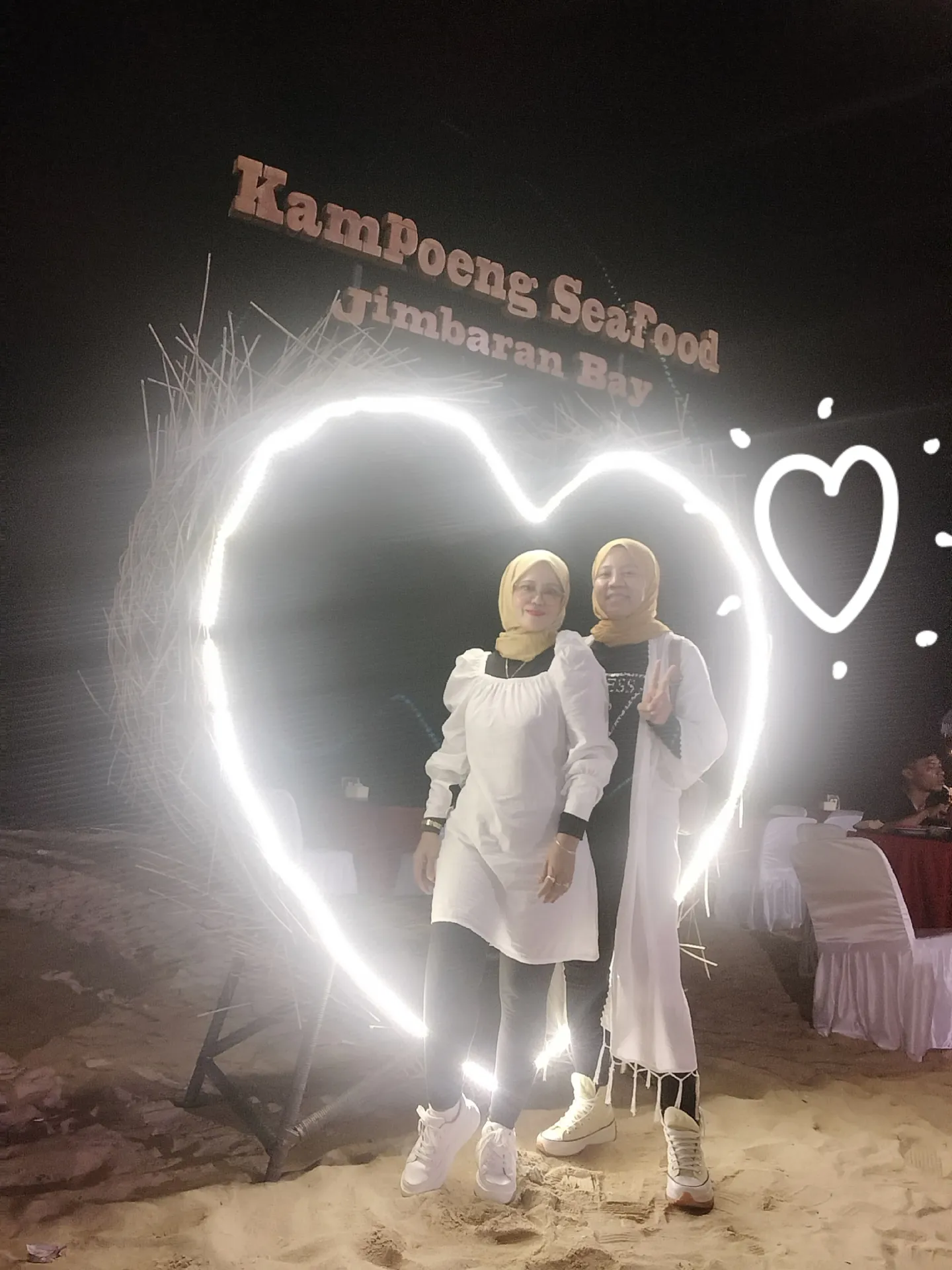 outfit simple black n white ,me and daughter.. | Galeri disiarkan oleh KJ Haizune | Lemon8