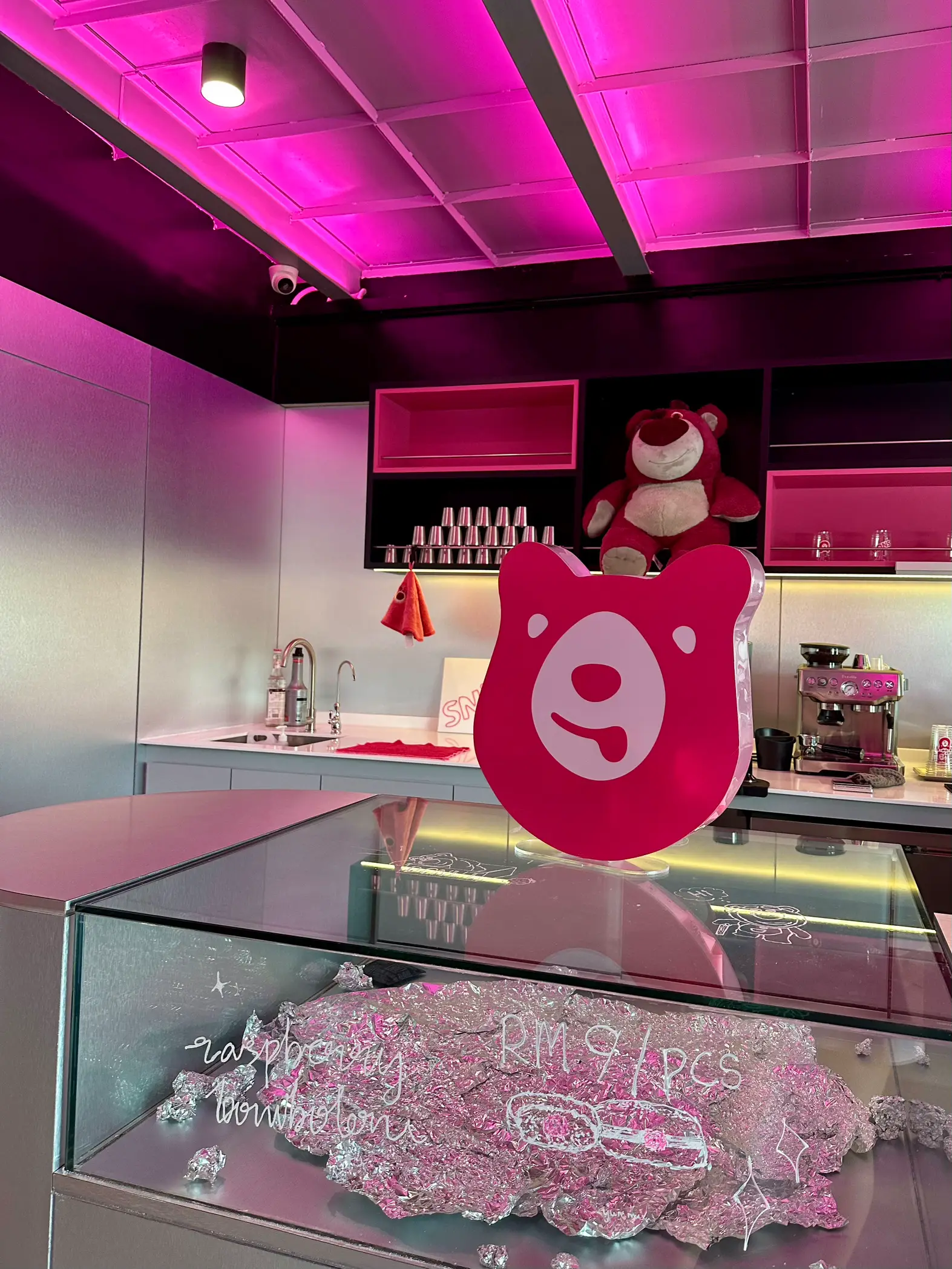 Lotso pink theme dessert cafe 🐻💗 | Galeri disiarkan oleh 𝓚𝓪𝓲 🪐 | Lemon8